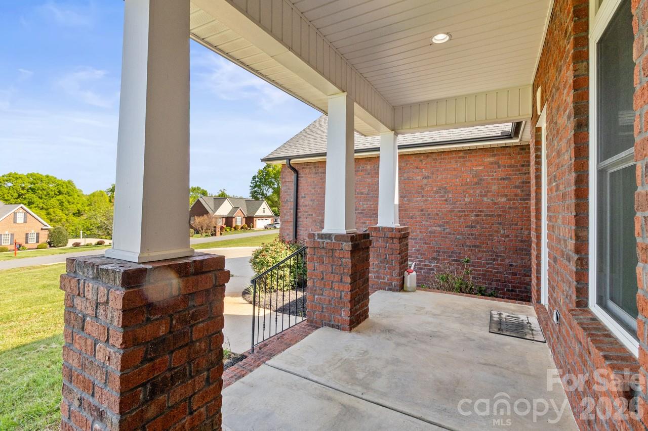 Photo 4 of 2411 Carriage Lane, Lincolnton, NC