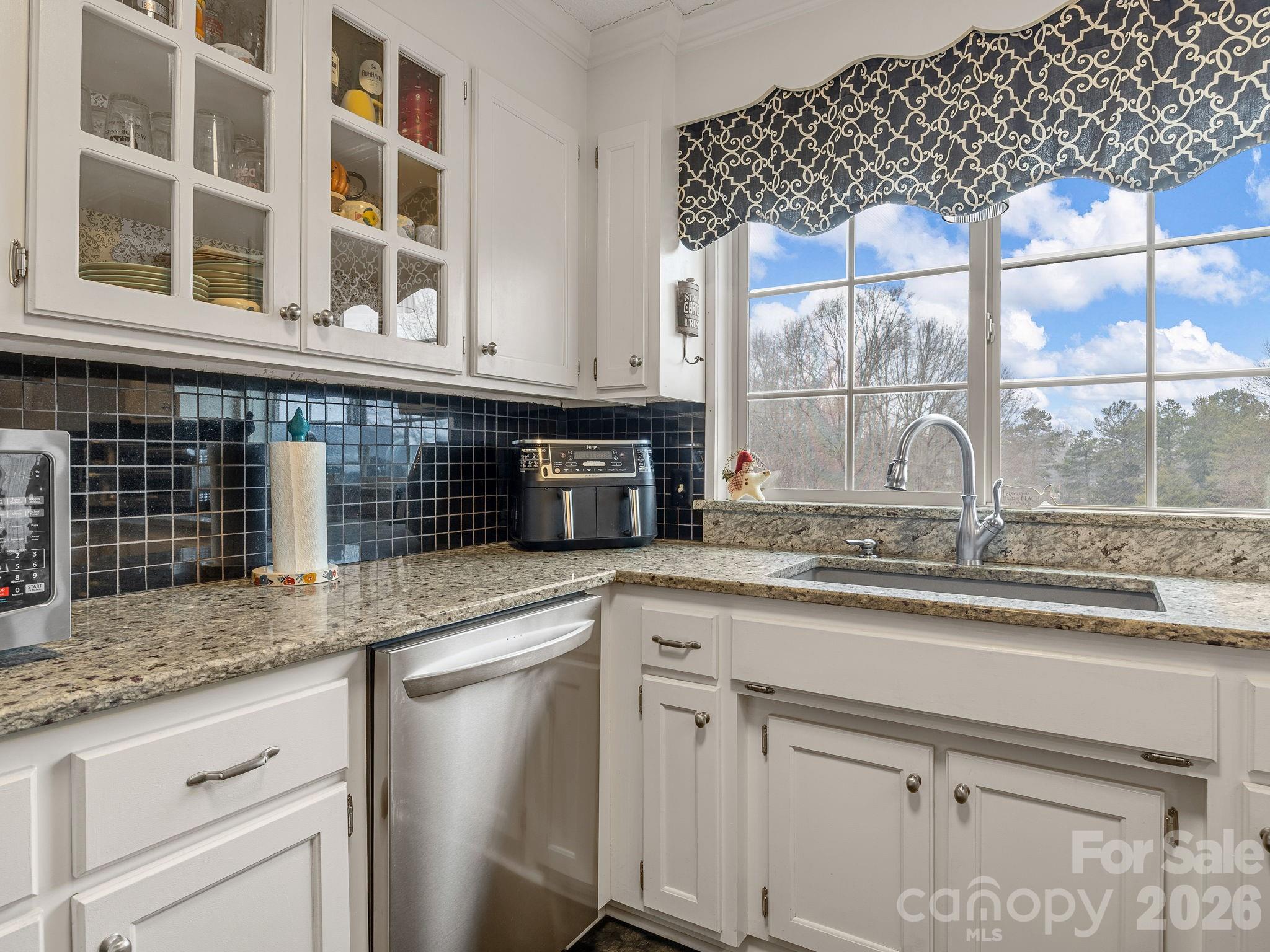 1570 Roddy Road, Campobello, SC - photo 11 of 39