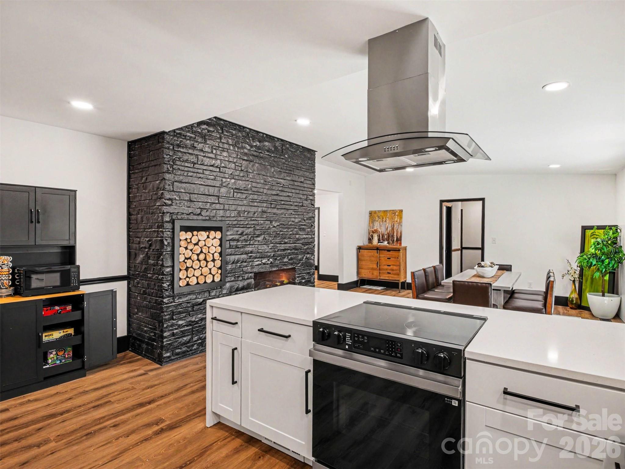 Photo 14 of 1831 Elizabeth Oaks Avenue, Charlotte, NC