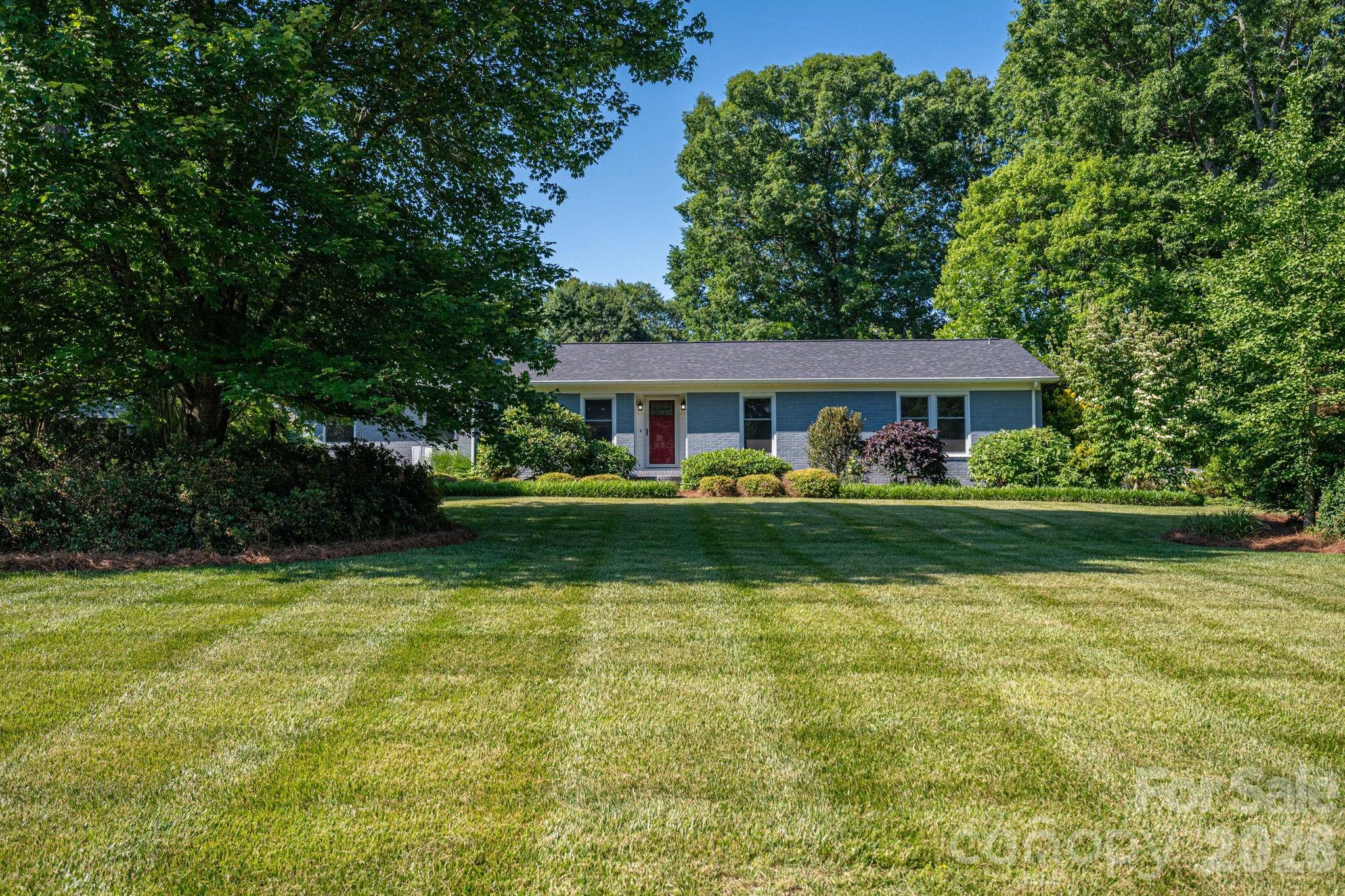 Photo 2 of 305 Heather Lane, Mount Holly, NC