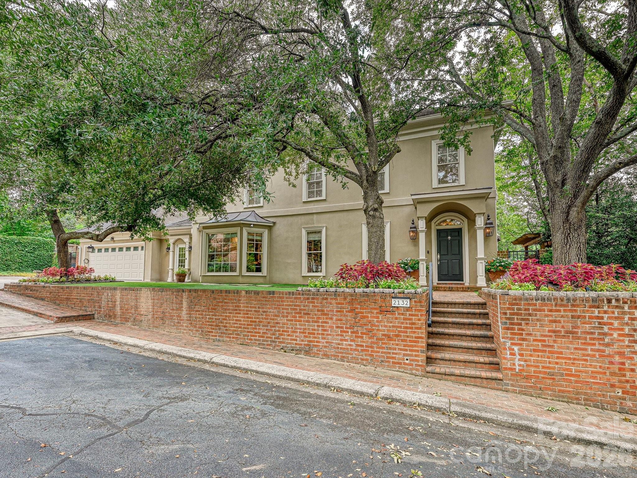 2132 Rolston Drive, Charlotte, NC - photo 3 of 43