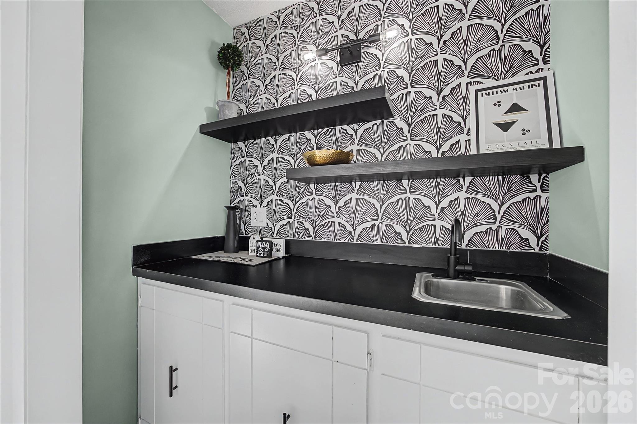 Photo 16 of 7911 Charter Oak Lane, Charlotte, NC