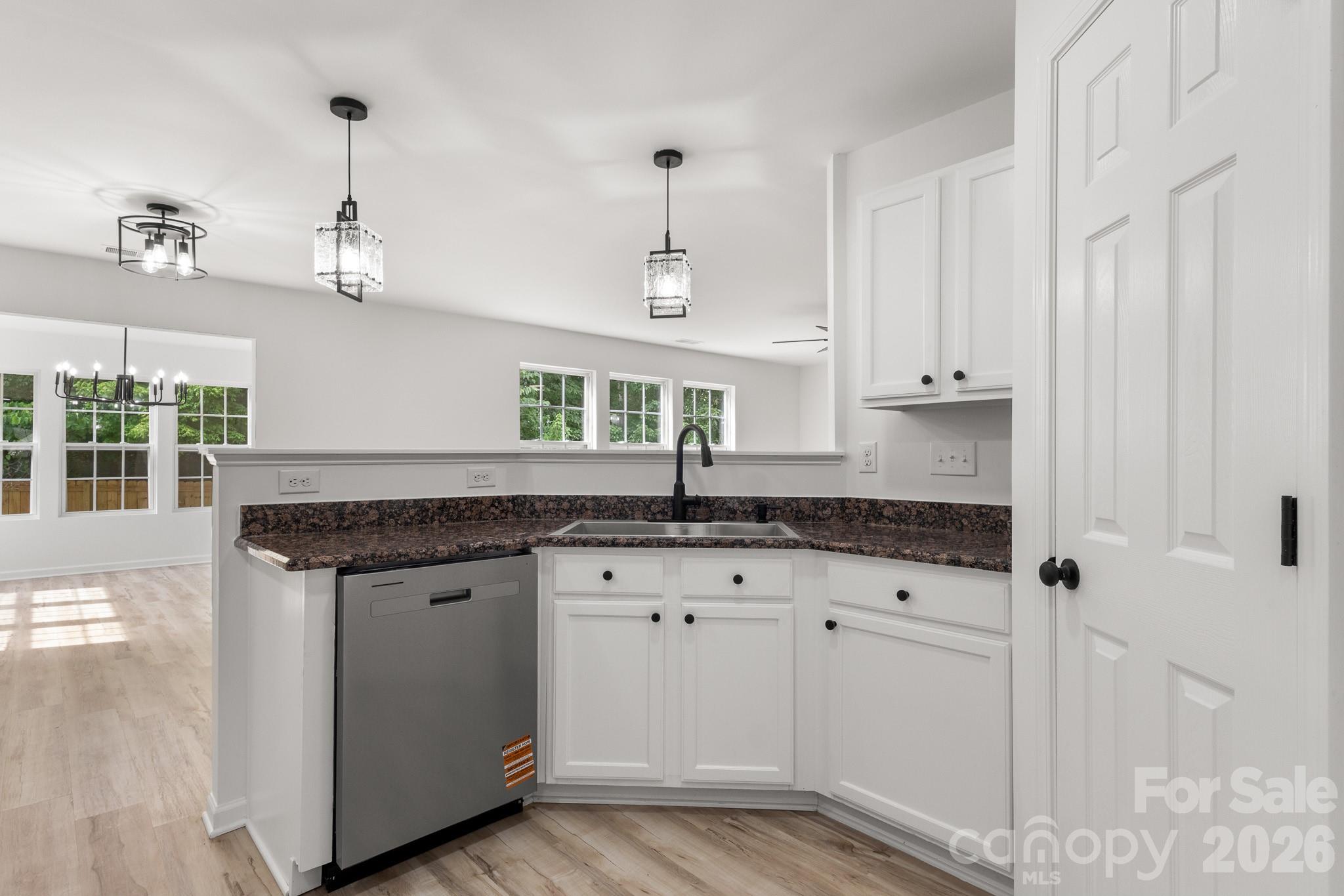 8723 Buttonwood Court, Charlotte, NC - photo 7 of 43