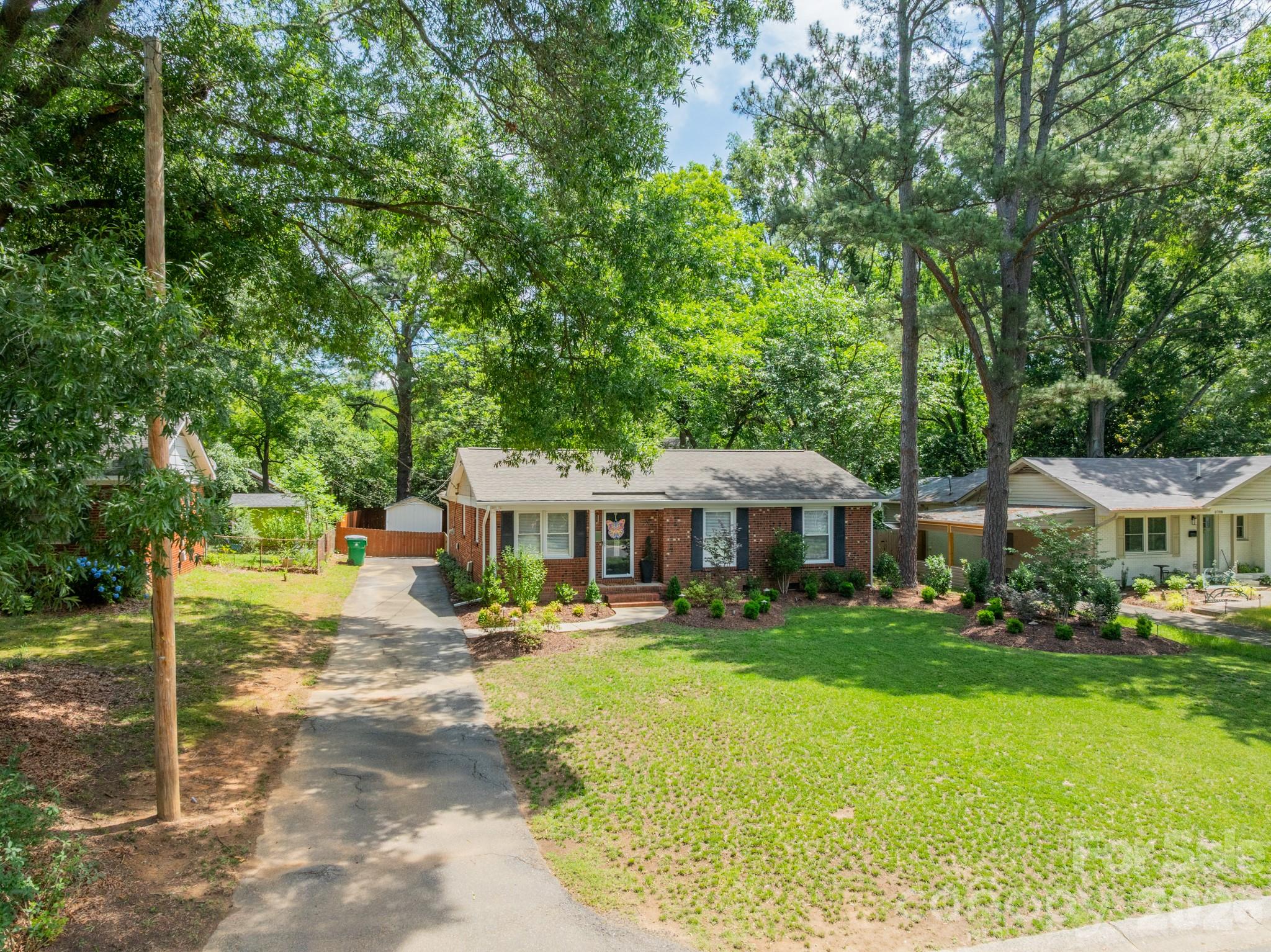 Photo 4 of 3723 Litchfield Road, Charlotte, NC