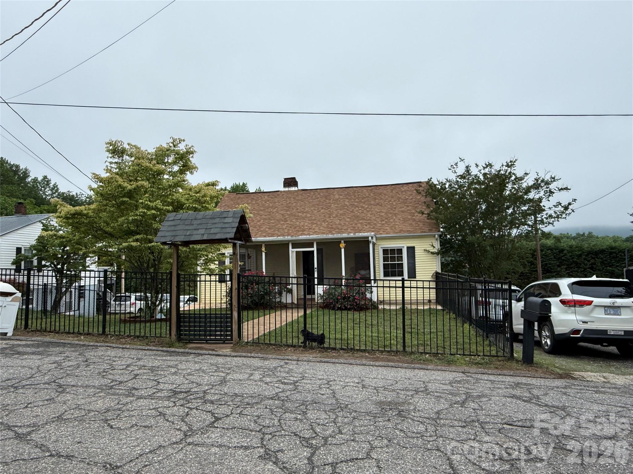 709 Dixie Avenue NW, Valdese, NC - photo 1 of 1