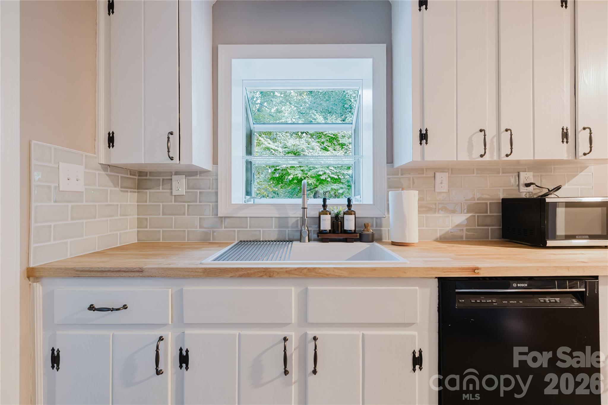 Photo 8 of 4920 Raymond Place, Charlotte, NC