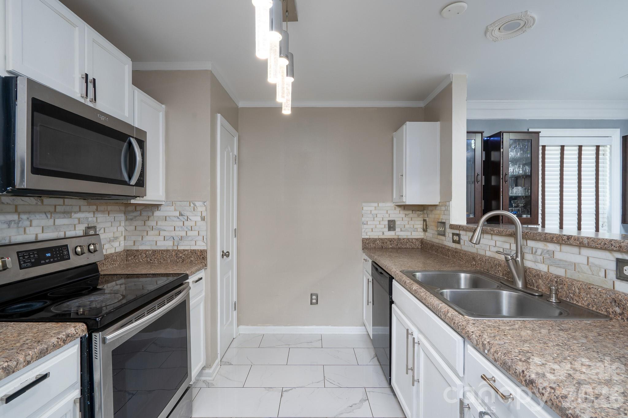 7329 Hidden Creek Drive, Charlotte, NC - photo 11 of 29