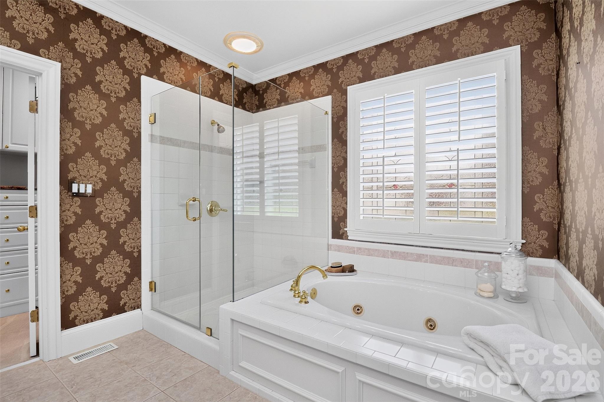 Home for sale at 6907 Meadow Run Lane, Charlotte, NC — photo 17 of 48