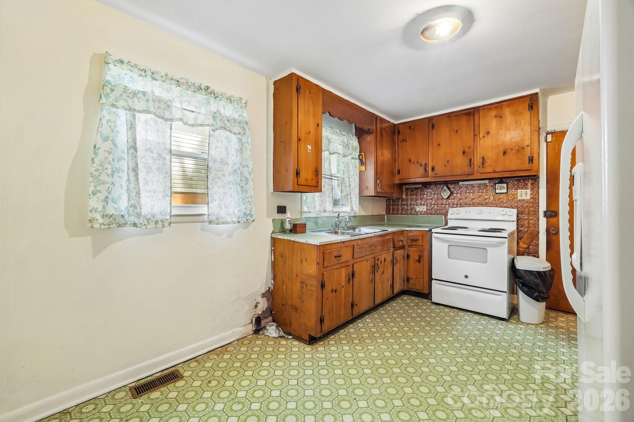 Home for sale at 1936 St Paul Street, Charlotte, NC — photo 9 of 20