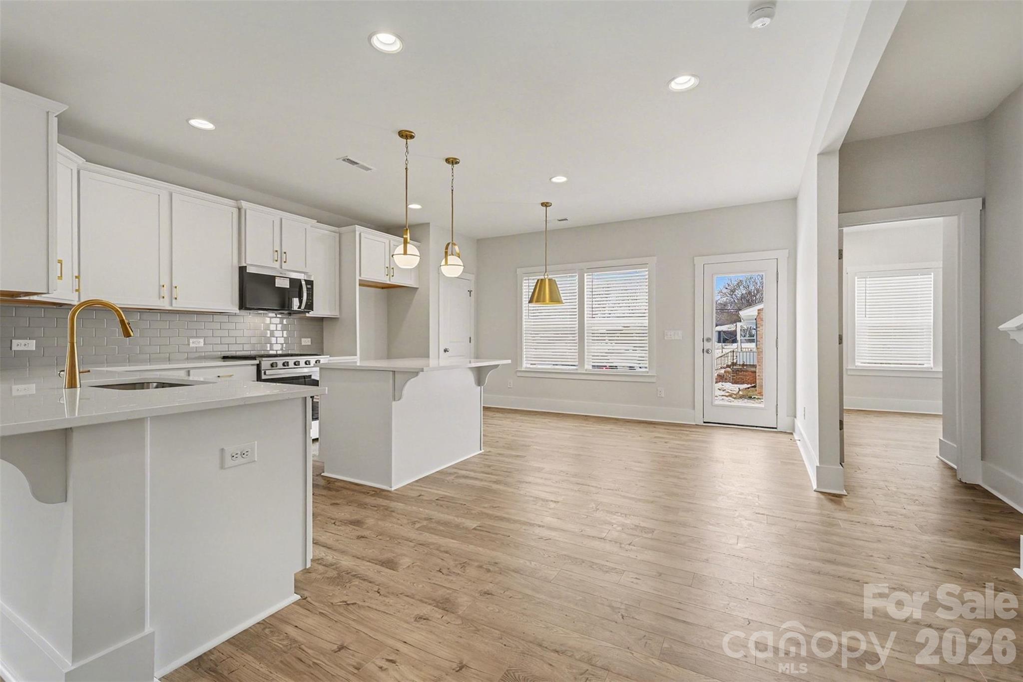 Photo 4 of 4768 Americana Avenue, Charlotte, NC