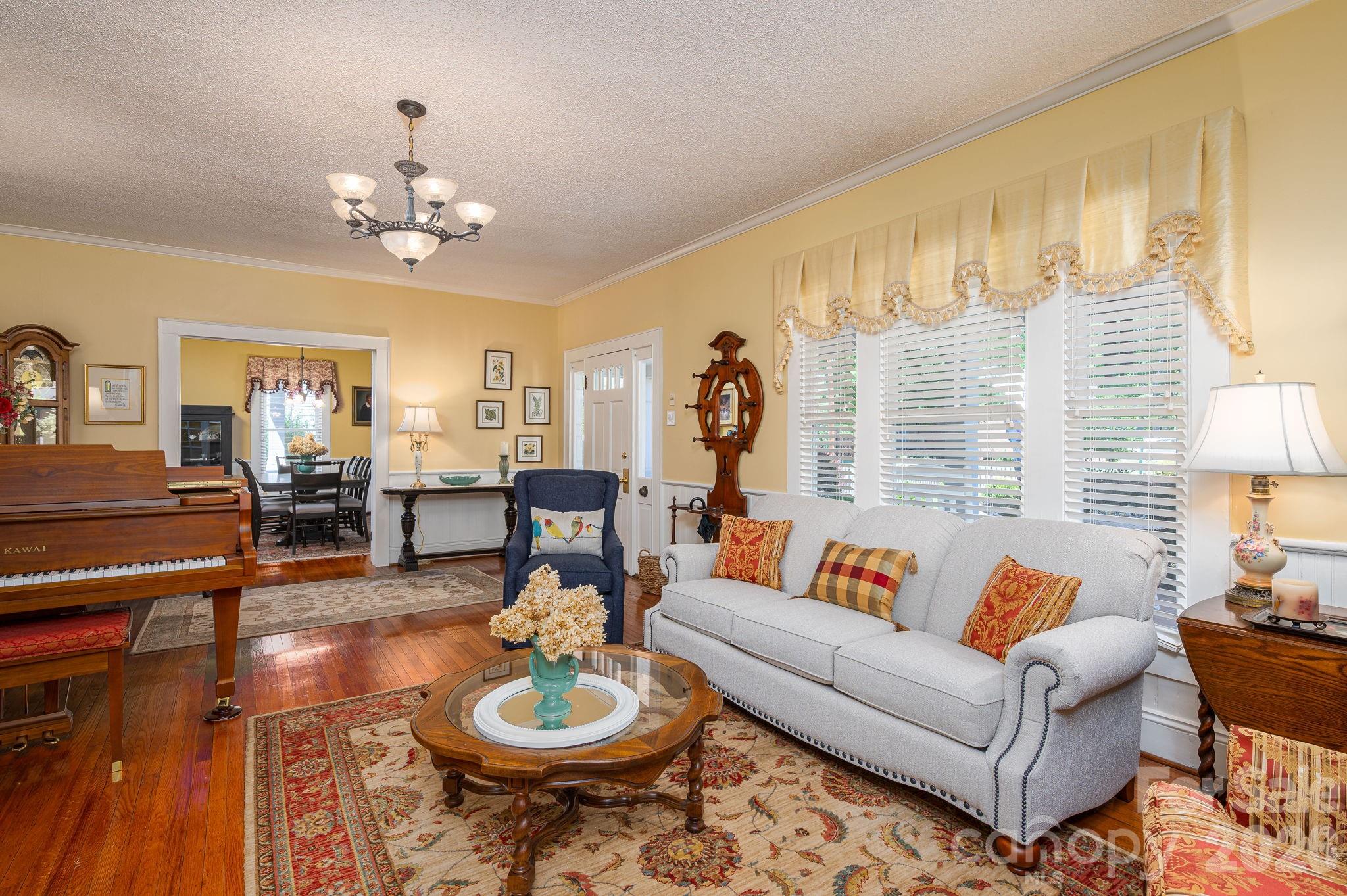 314 S Cedar Street, Lincolnton, NC - photo 5 of 44