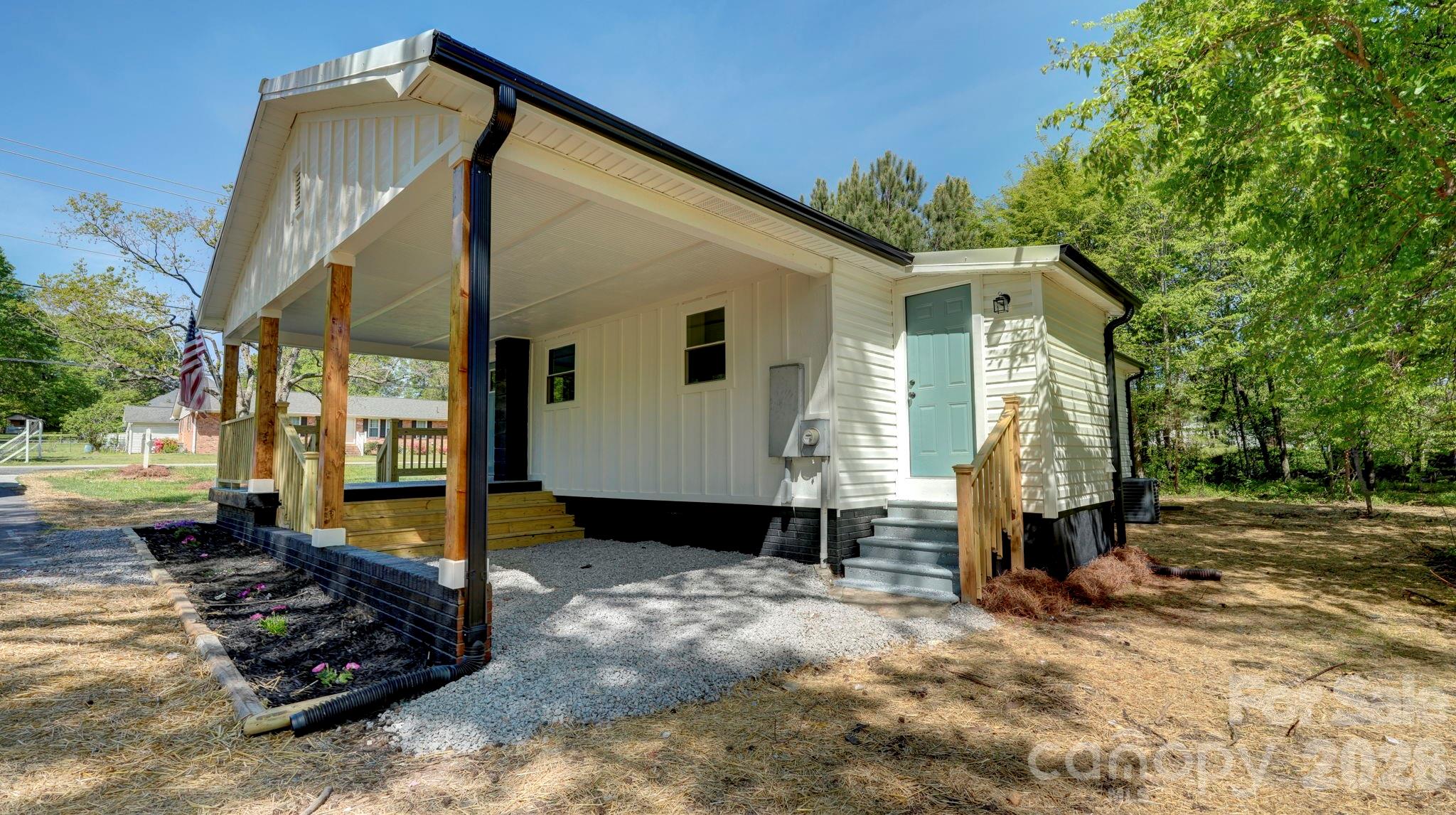 Photo 2 of 410 Patricia Avenue, Harrisburg, NC