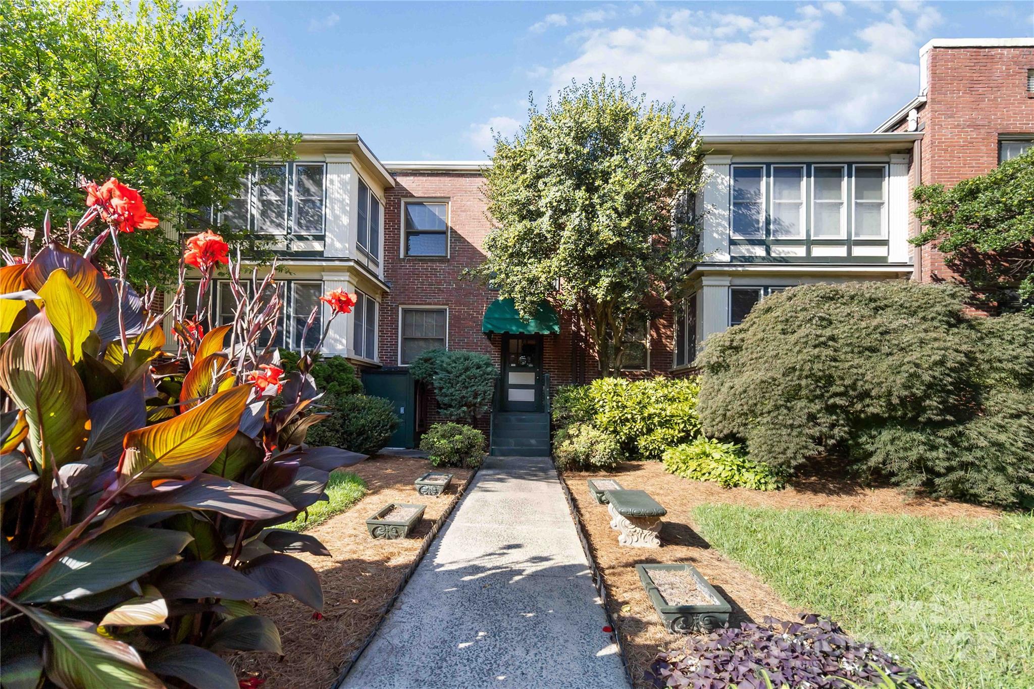 Photo 32 of 811 E Morehead Street6, Charlotte, NC