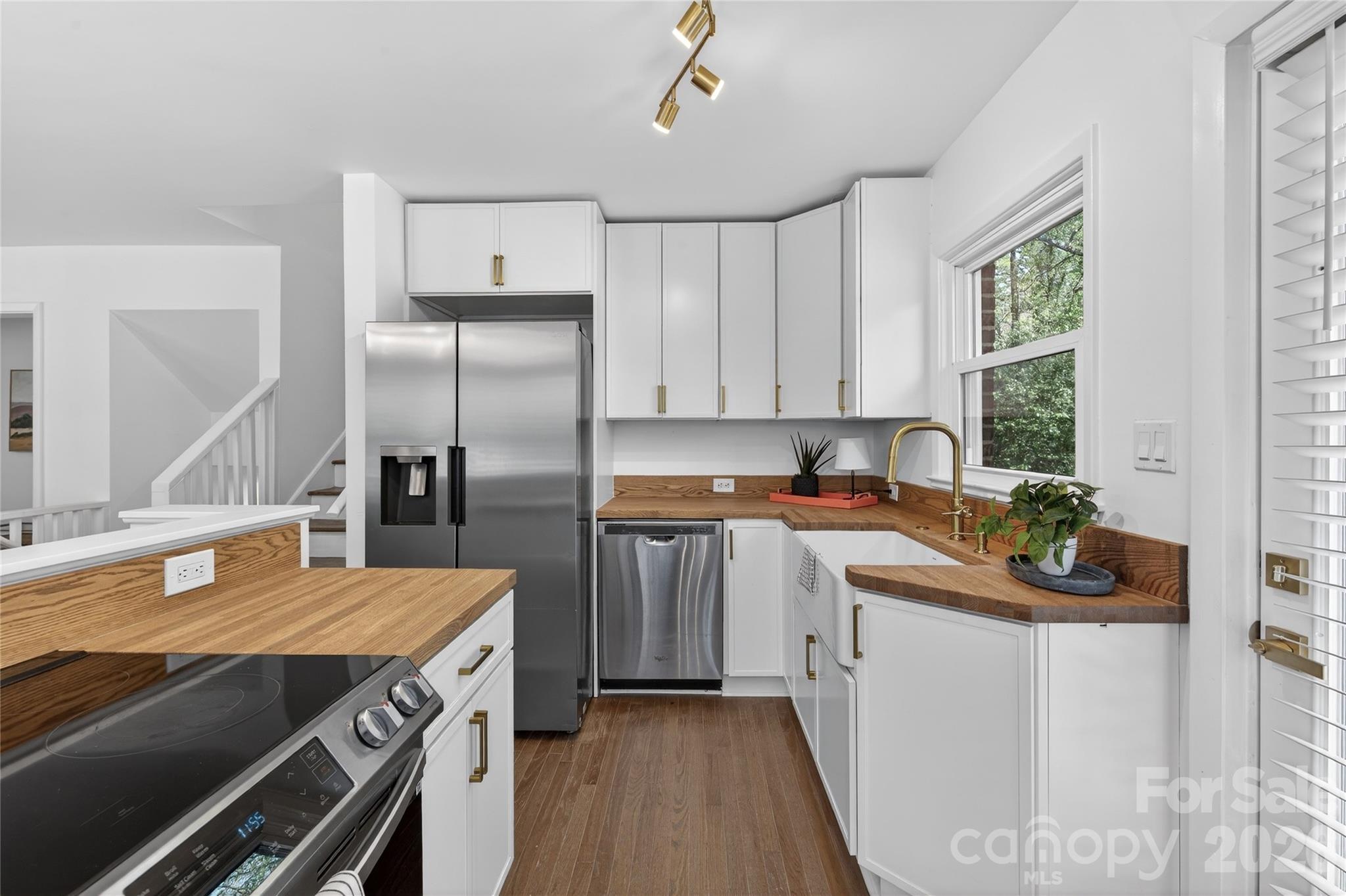 Photo 13 of 5412 Milhaven Lane, Charlotte, NC