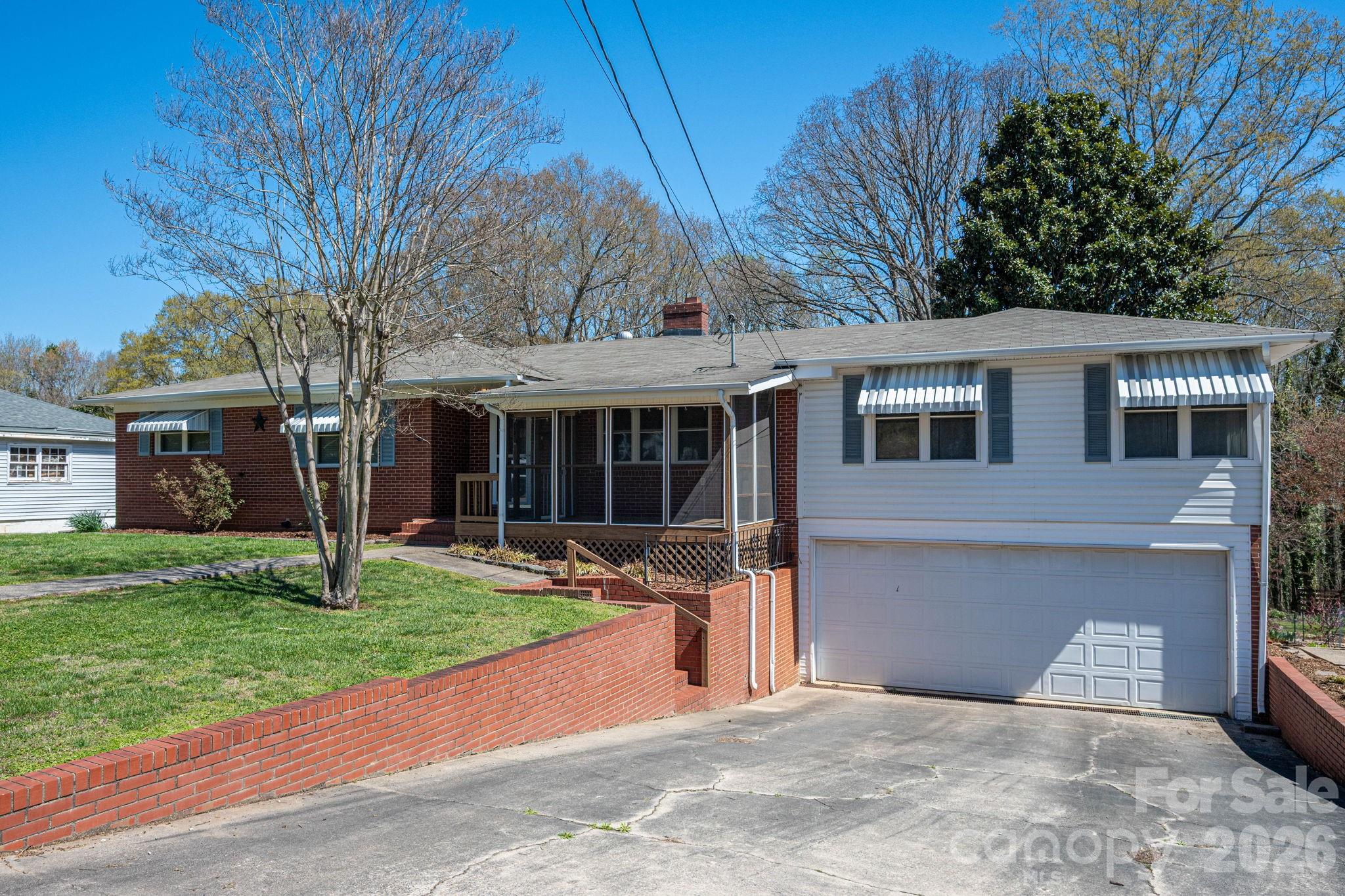 Photo 3 of 608 N State Street, Lincolnton, NC