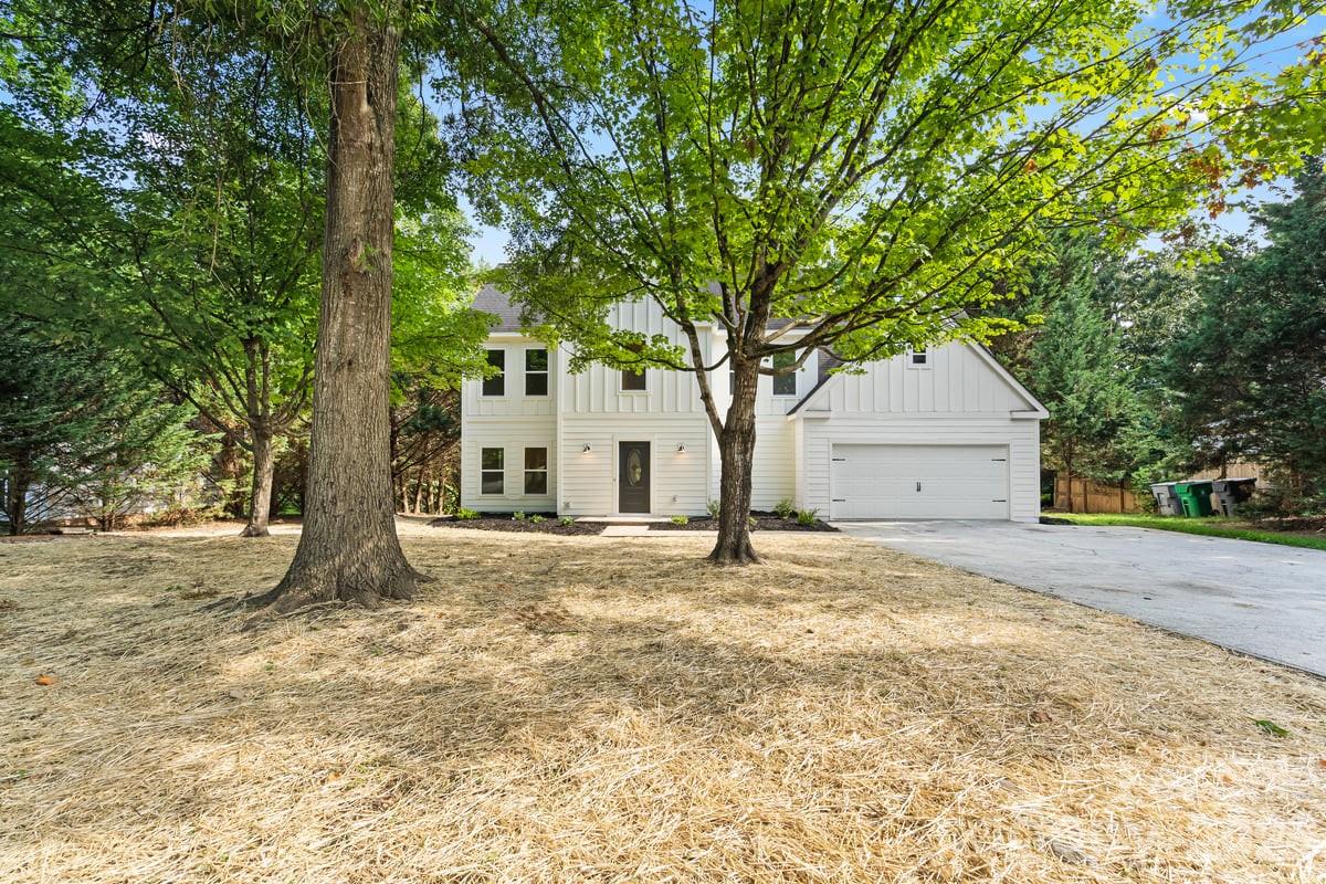 Photo 3 of 2033 Colony Hill Drive, Charlotte, NC