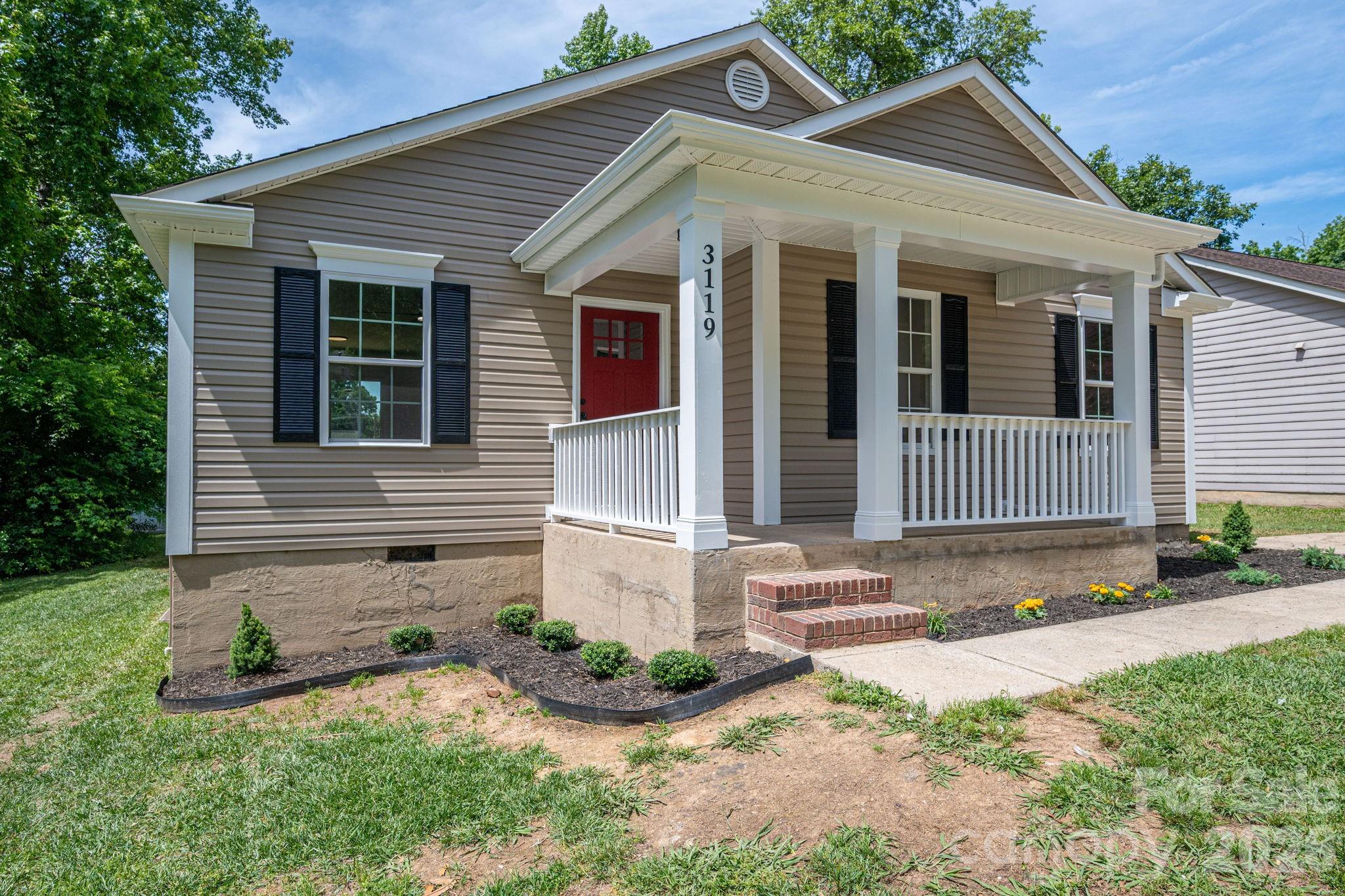 Photo 3 of 3119 Mintleaf Drive, Charlotte, NC