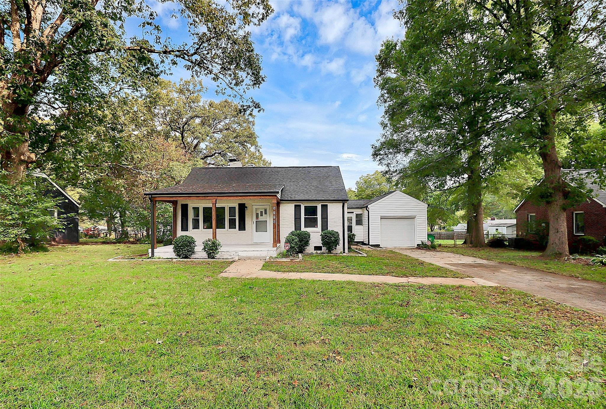 Photo 3 of 5726 Oak Drive, Charlotte, NC