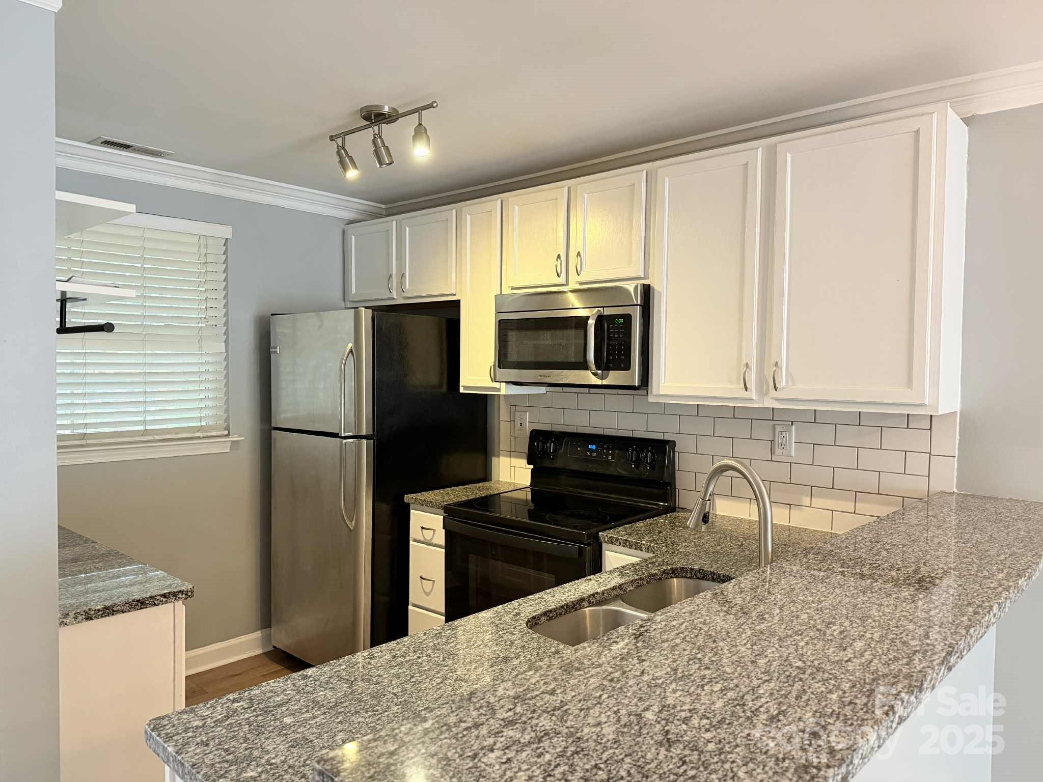 Photo 7 of 1218 Green Oaks LaneJ, Charlotte, NC