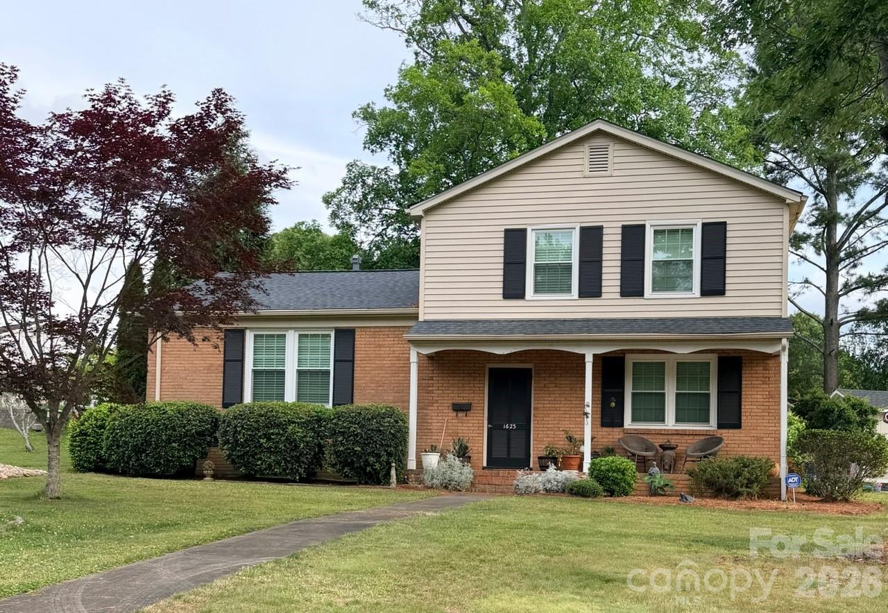 Home for sale at 1623 Paddock Circle, Charlotte, NC — photo 1 of 1