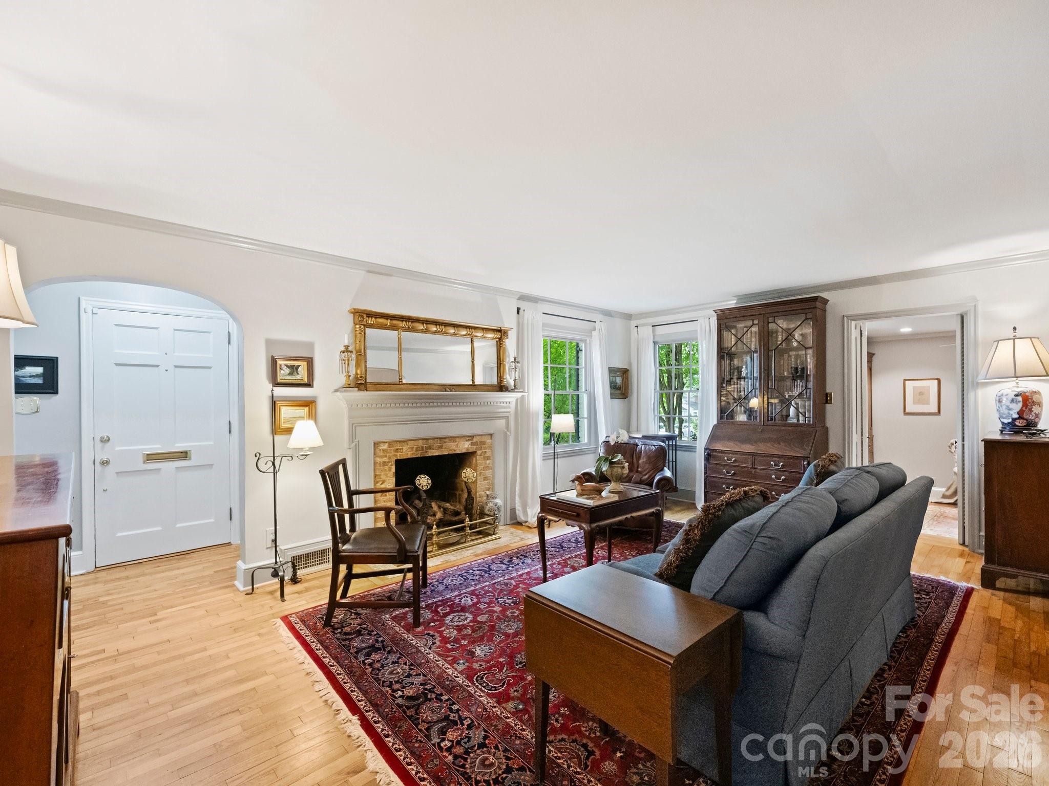 Photo 4 of 2126 Cumberland Avenue, Charlotte, NC