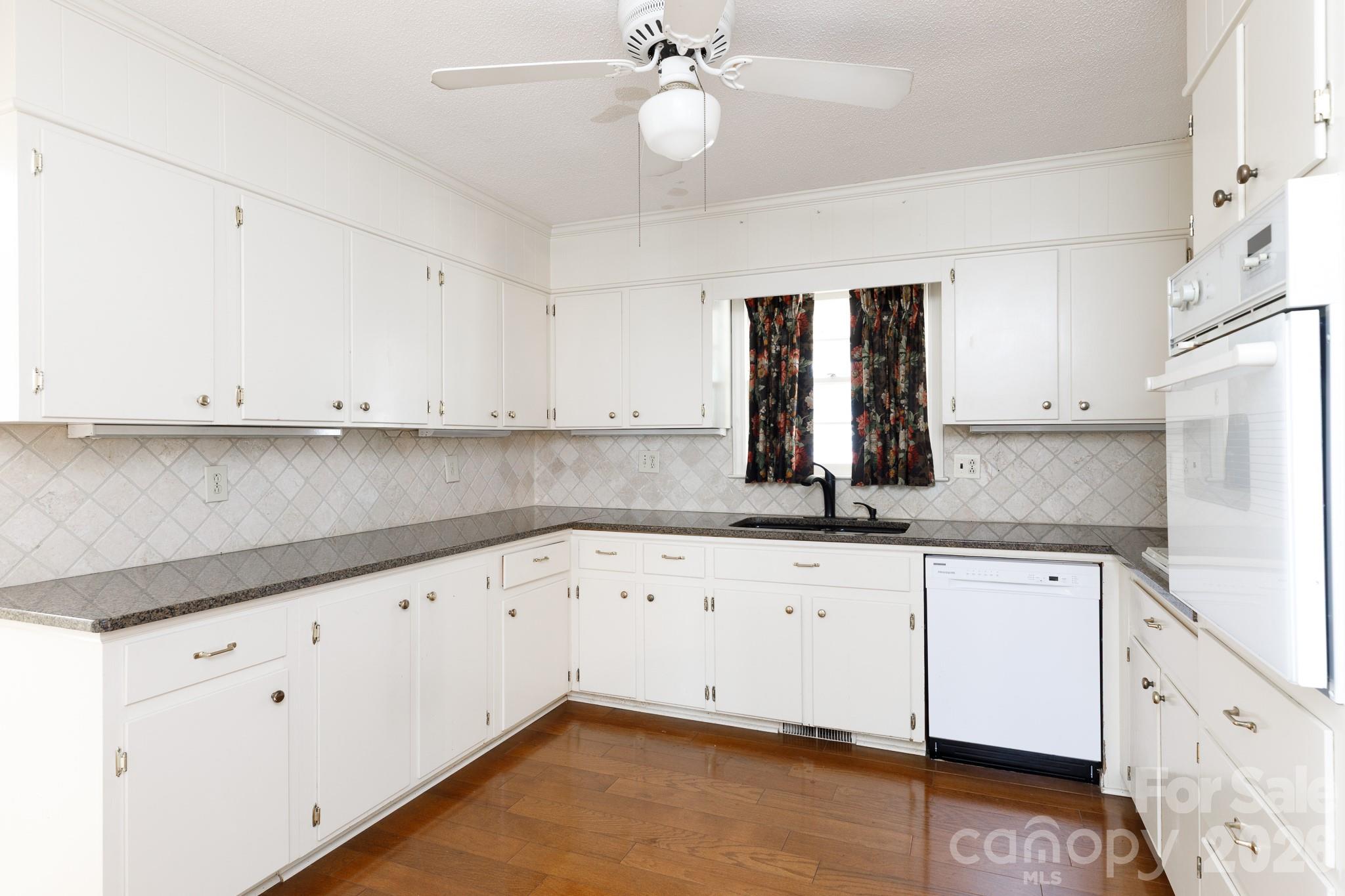 637 University Drive, Rock Hill, SC - photo 11 of 32
