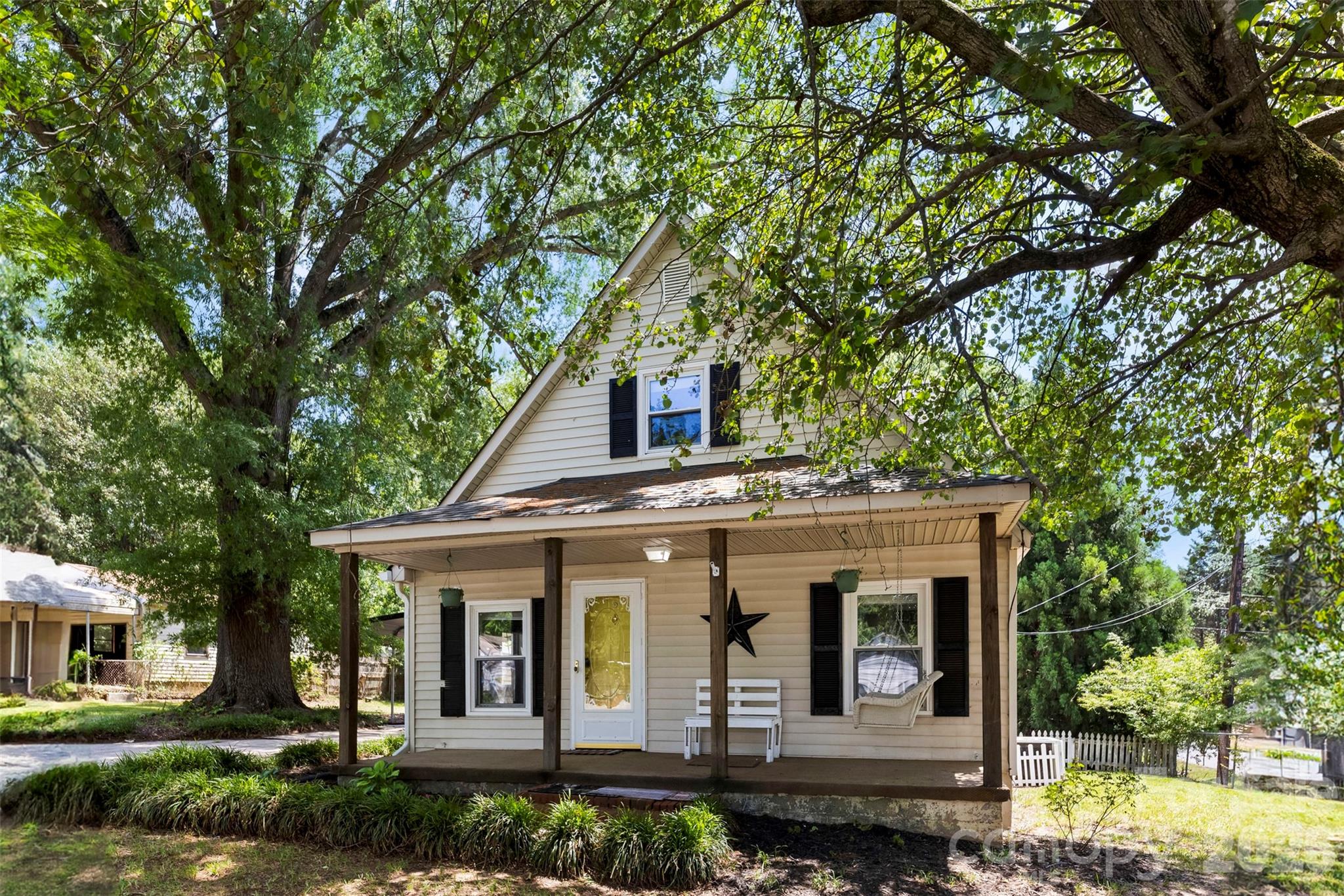 Photo 3 of 602 E Lee Avenue, Bessemer City, NC
