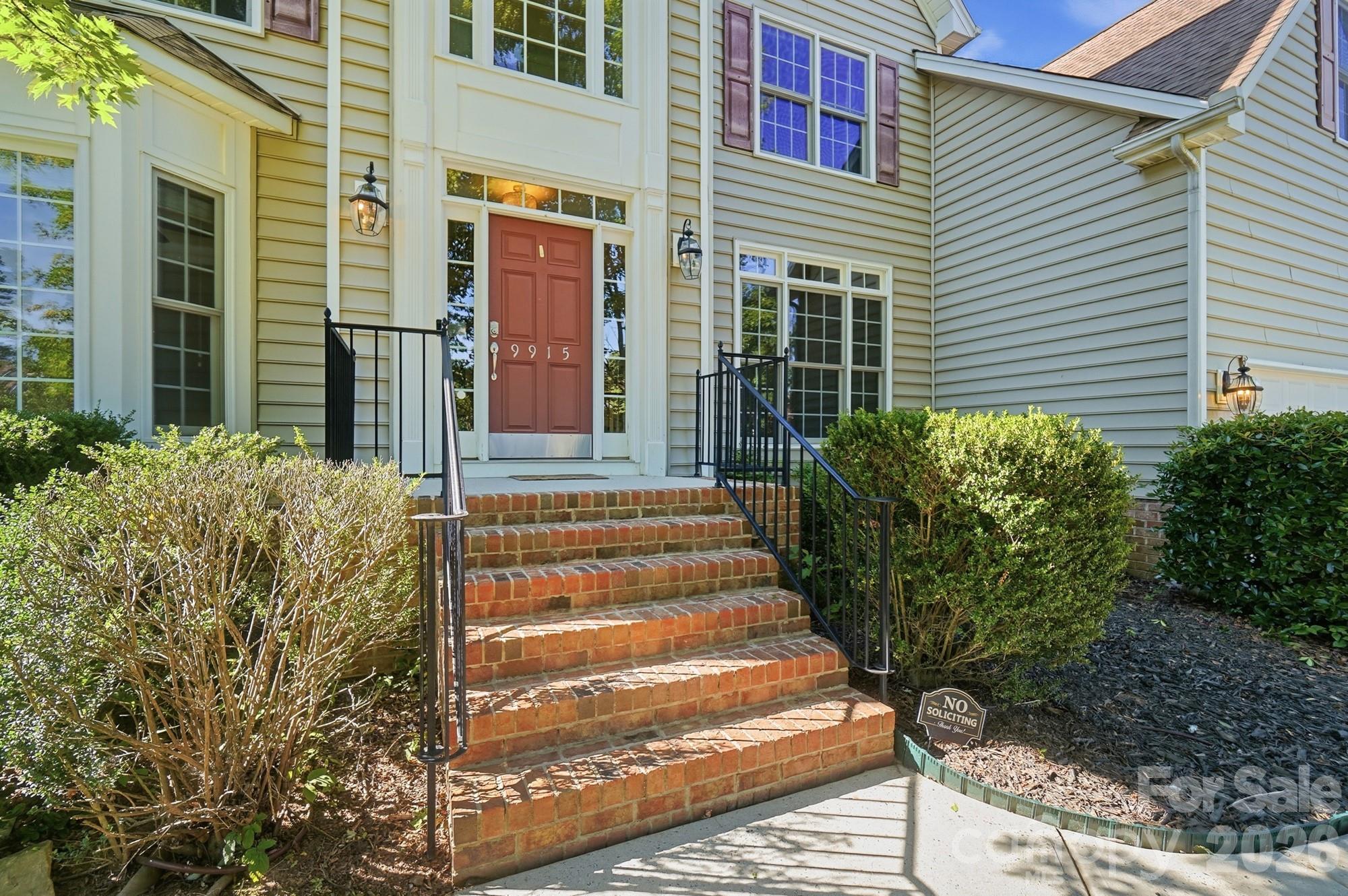 Home for sale at 9915 Nicole Lane, Charlotte, NC — photo 5 of 39