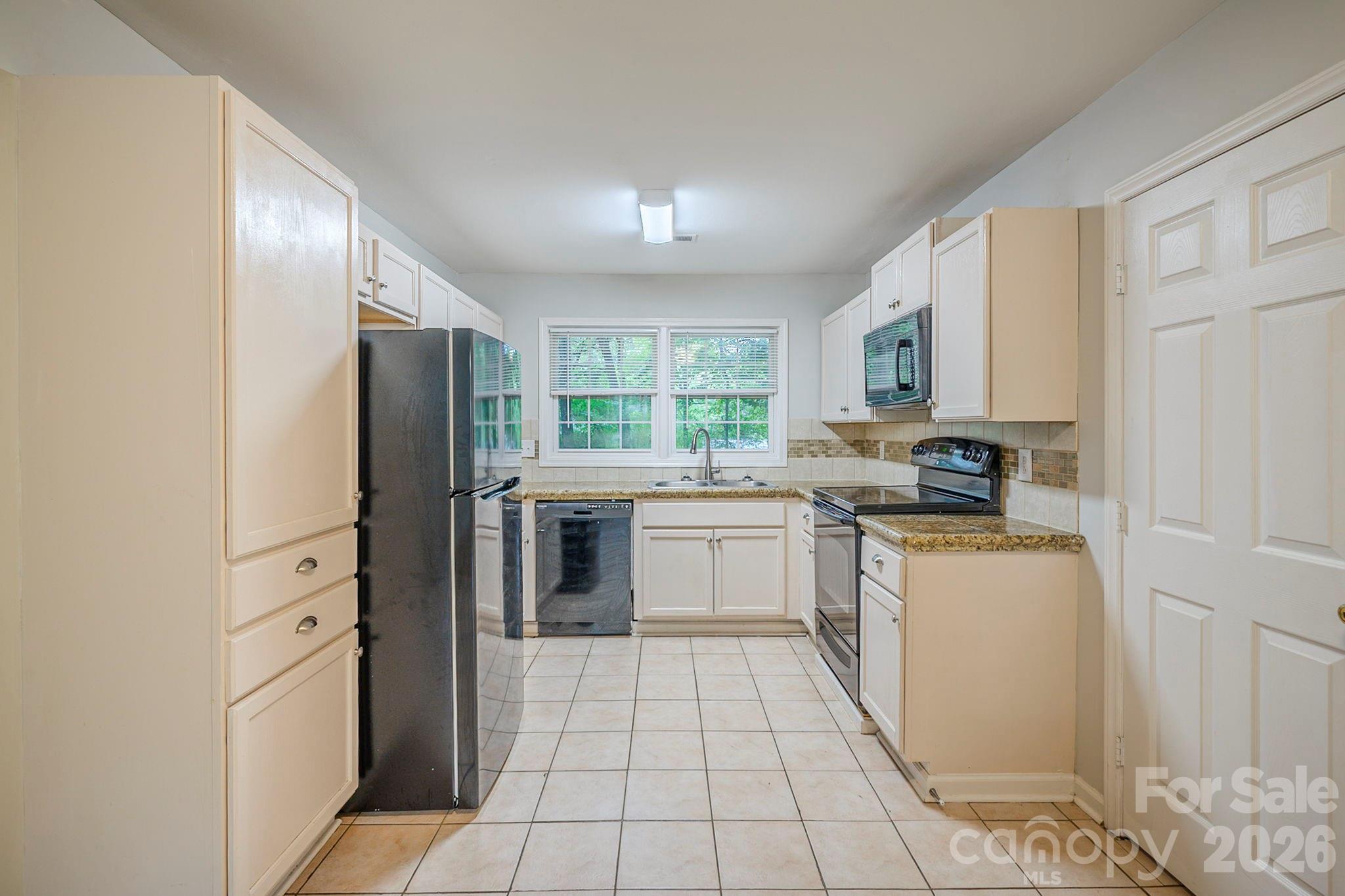 6410 Pineburr Court, Charlotte, NC - photo 10 of 38