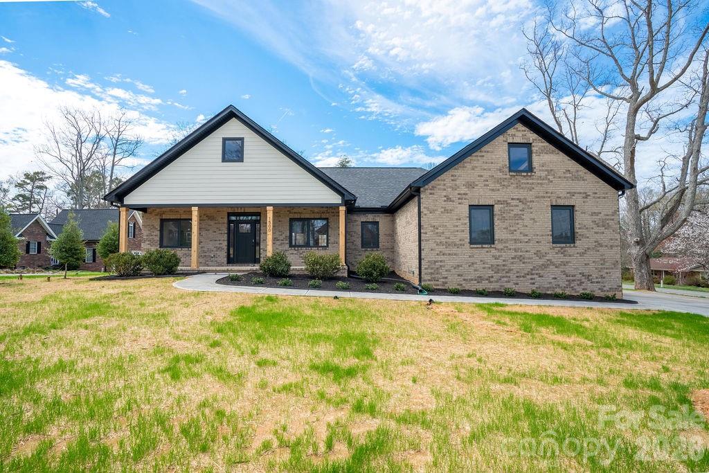 Photo 2 of 1500 Avalon Oaks Court, Dallas, NC