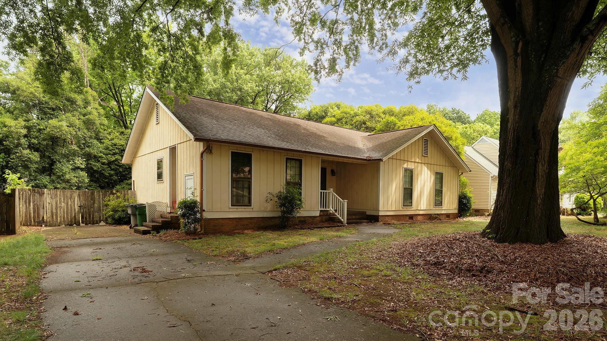 Photo 2 of 1141 Cameo Court, Charlotte, NC