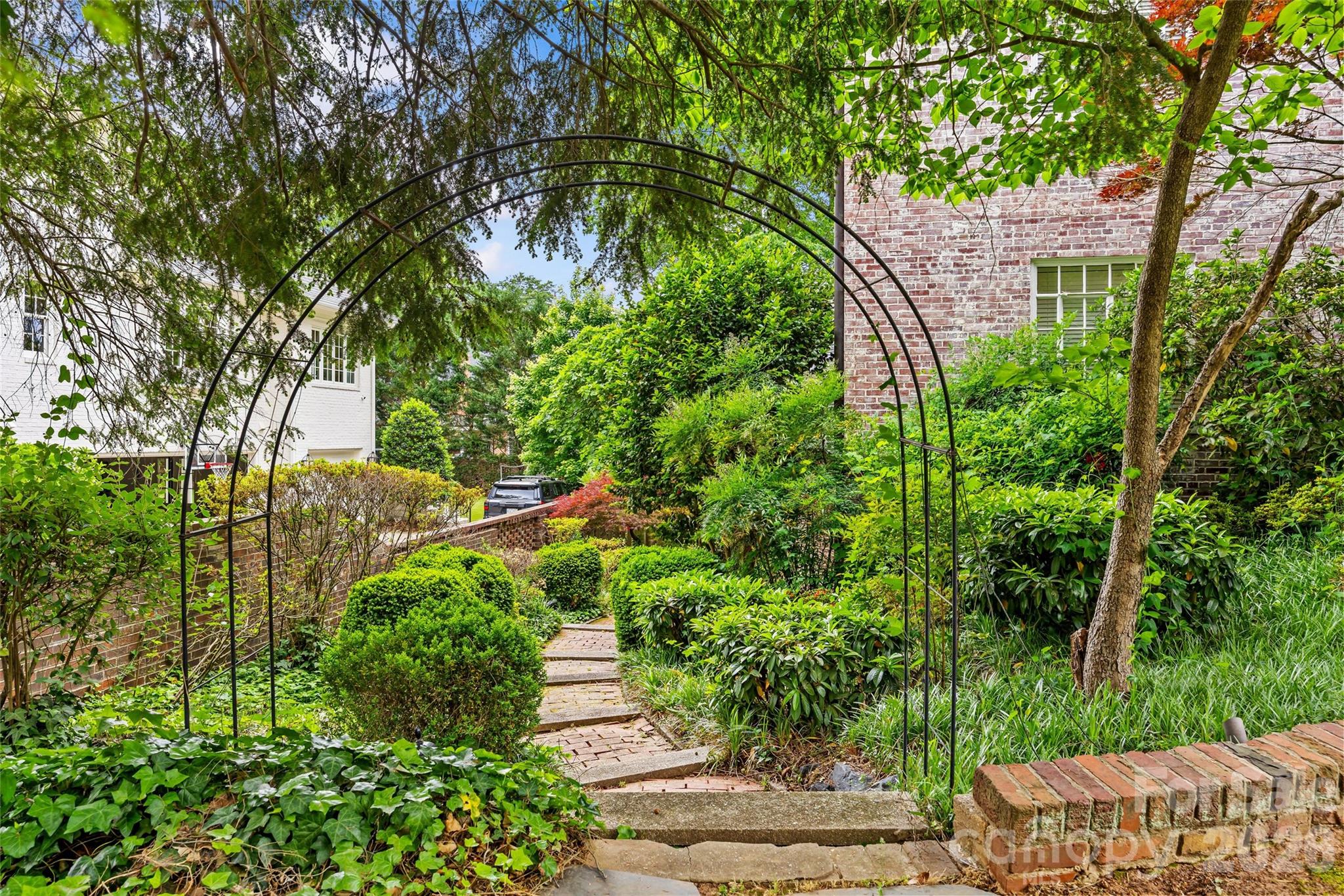 1858 Queens Road W, Charlotte, NC - photo 7 of 49