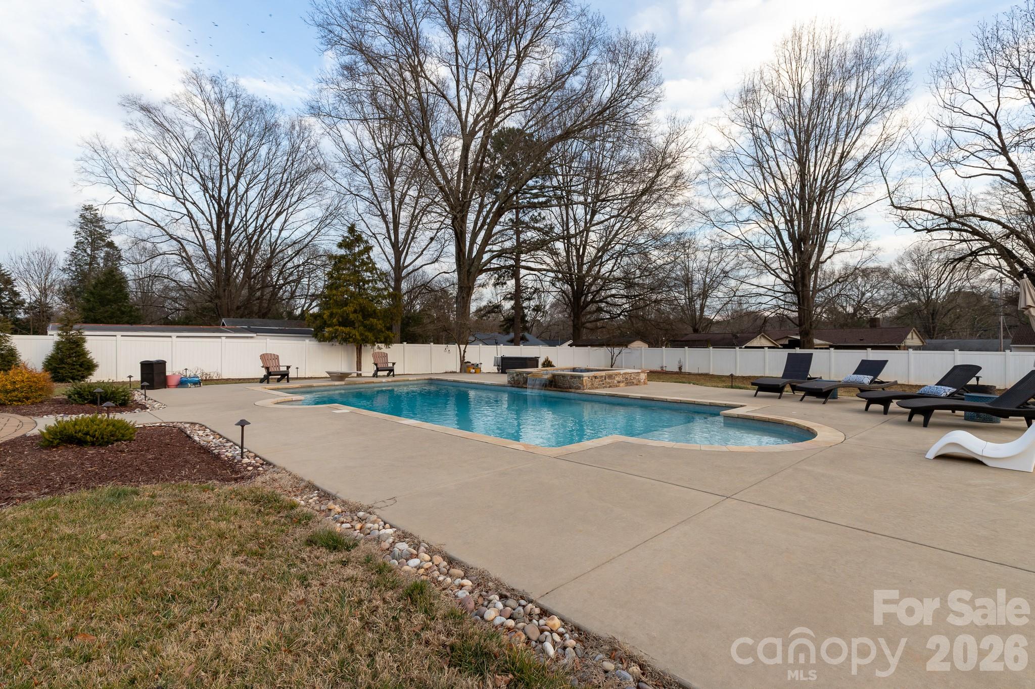Home for sale at 813 W Mountain Street, Kings Mountain, NC — photo 8 of 38