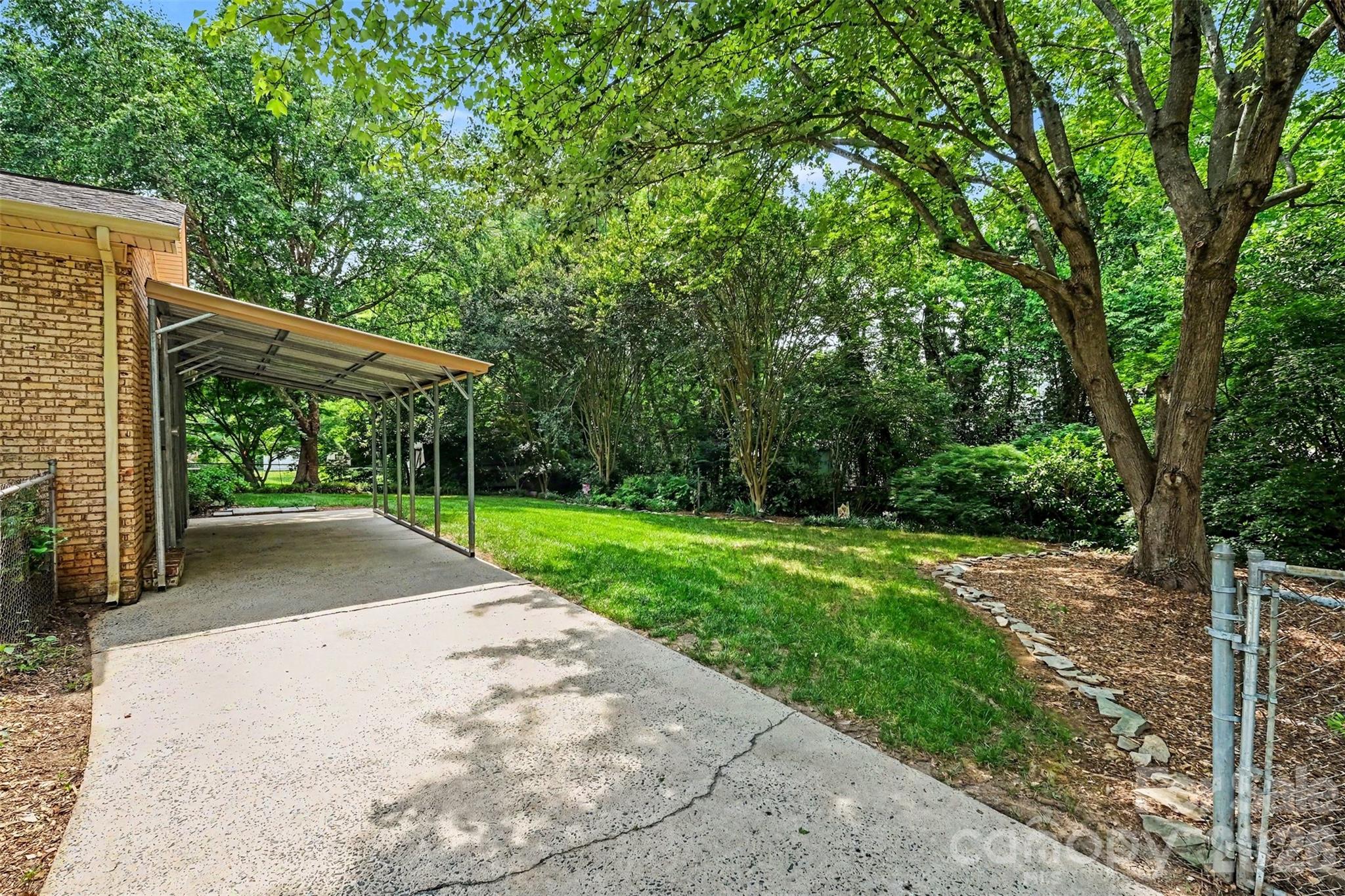 Photo 17 of 2143 Knickerbocker Drive, Charlotte, NC