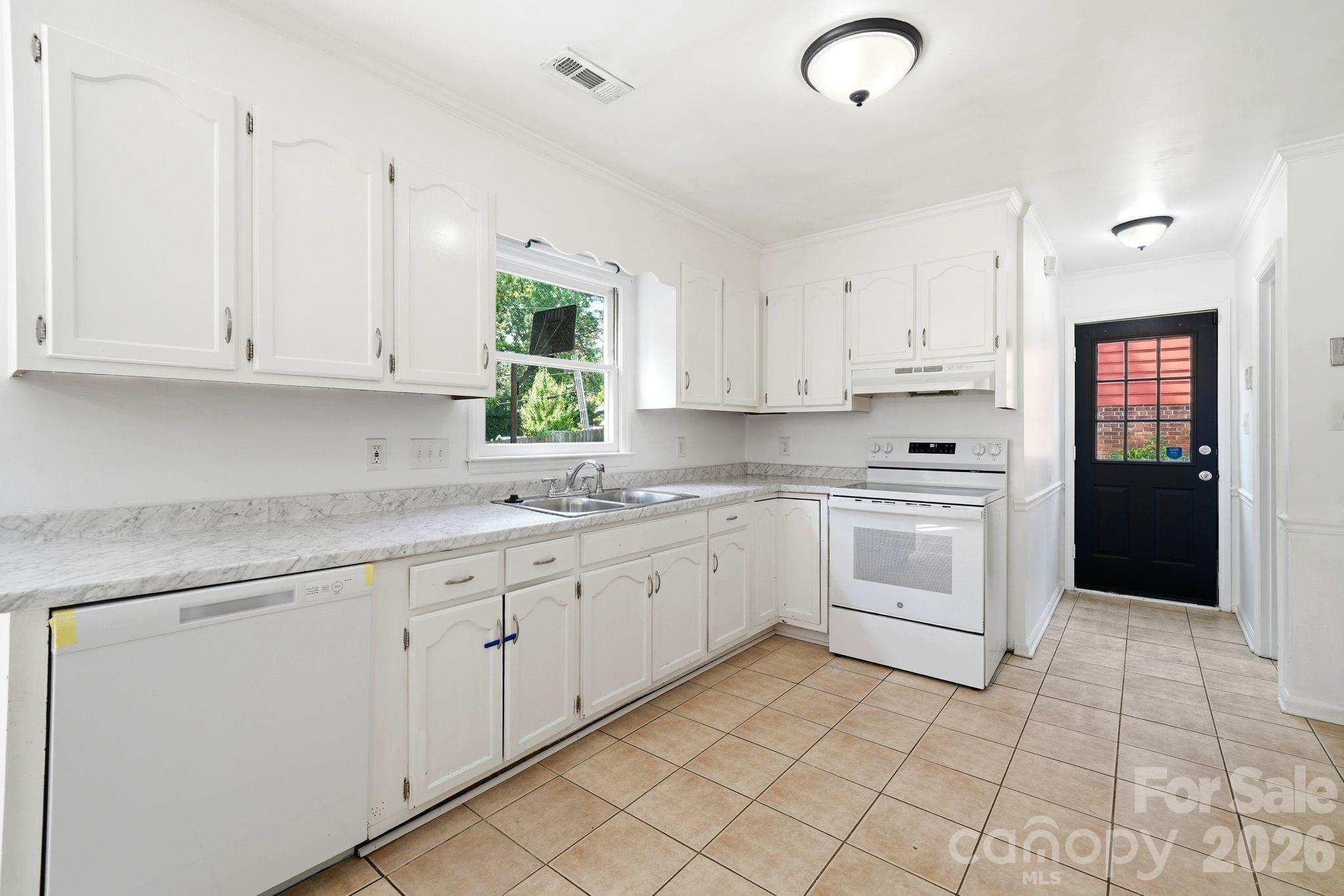 Photo 14 of 2819 Royal Ridge Lane, Charlotte, NC