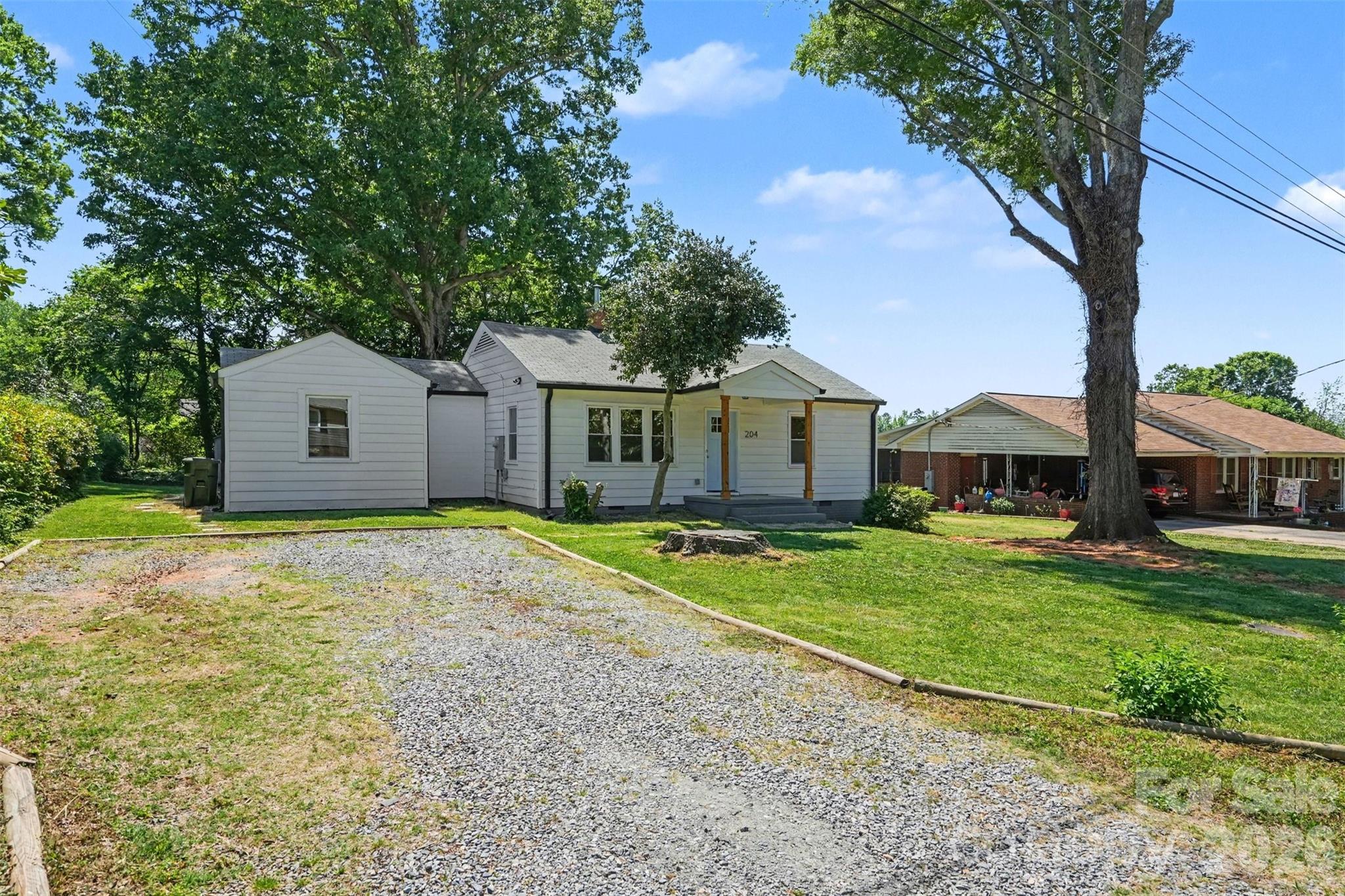 204 N Oak Street, Lowell, NC - photo 4 of 22