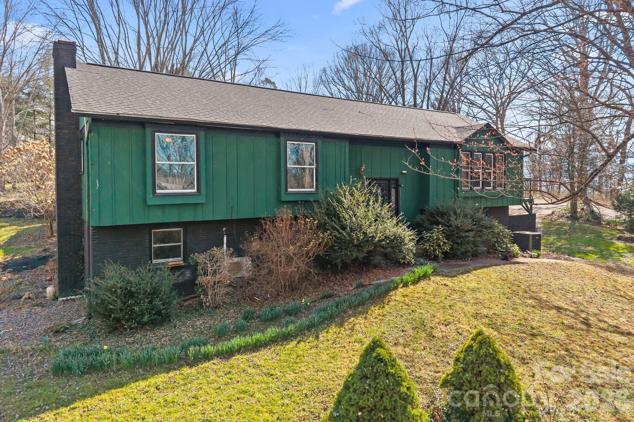 33 Fairfield Drive, Candler, NC - photo 2 of 43