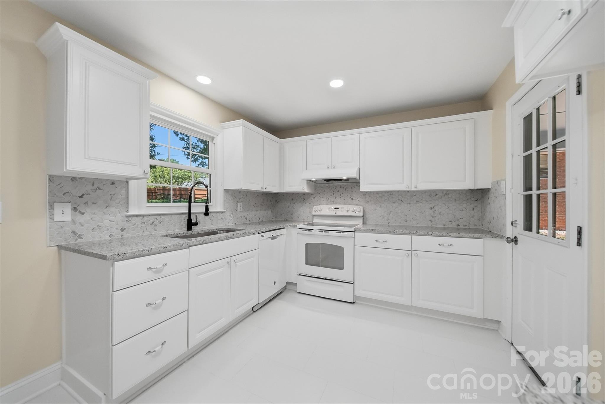 1409 Woodberry Road, Charlotte, NC - photo 13 of 37