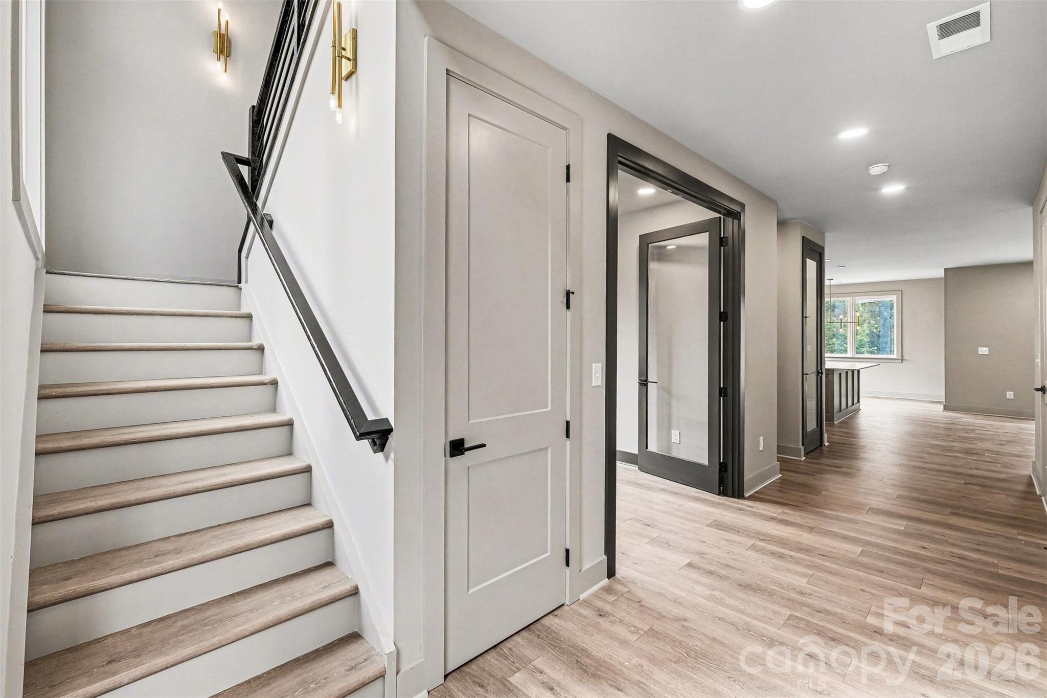 2418 Crestview Drive, Charlotte, NC - photo 6 of 41
