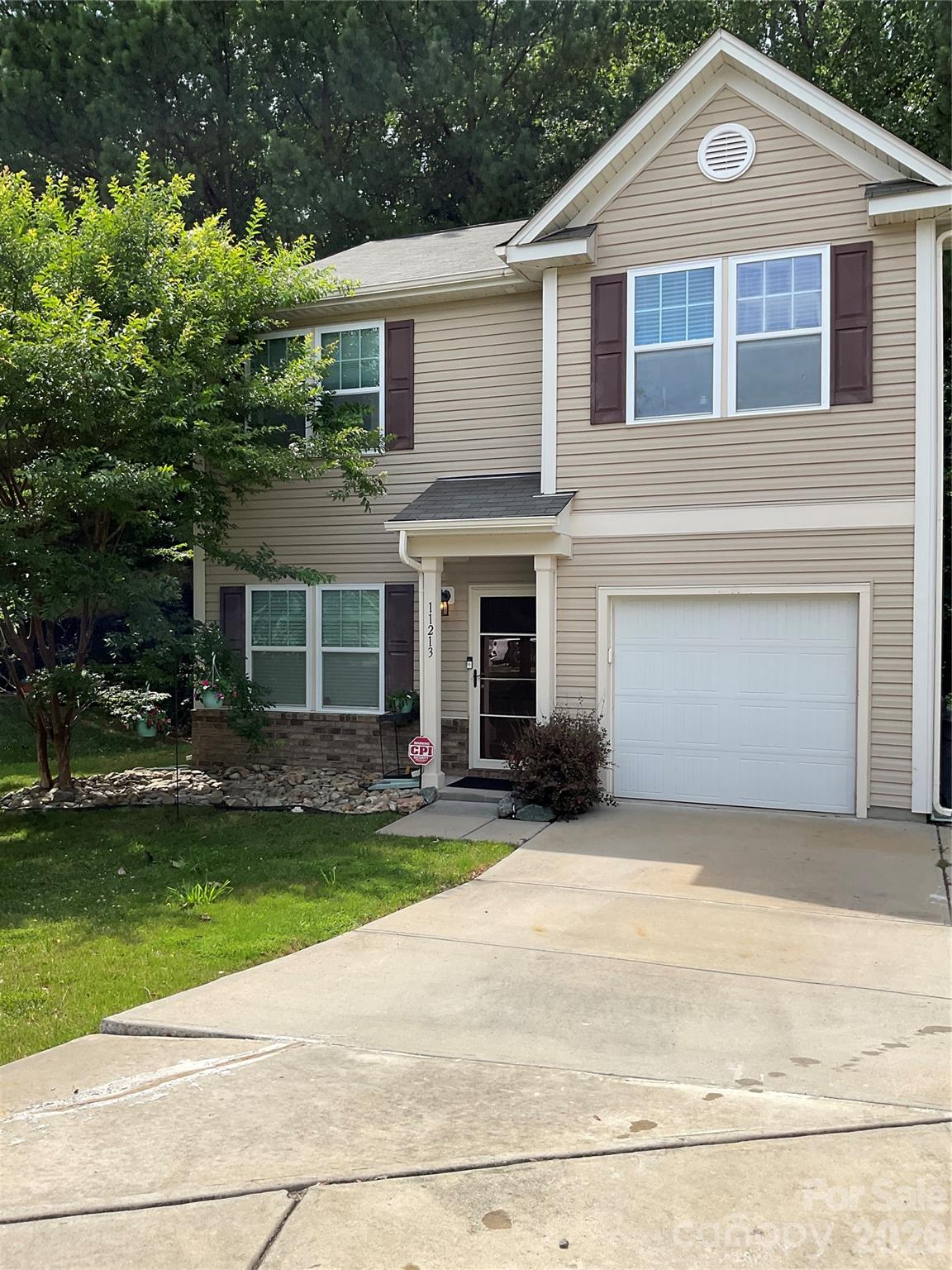 Home for sale at 11213 Deer Stand Court, Charlotte, NC — photo 4 of 35