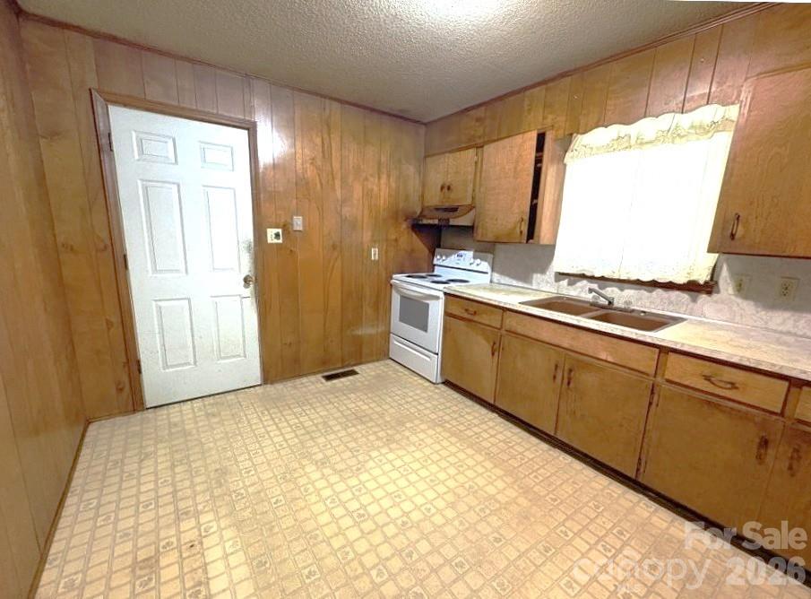 Photo 7 of 723 Kings Mountain Street, Clover, SC