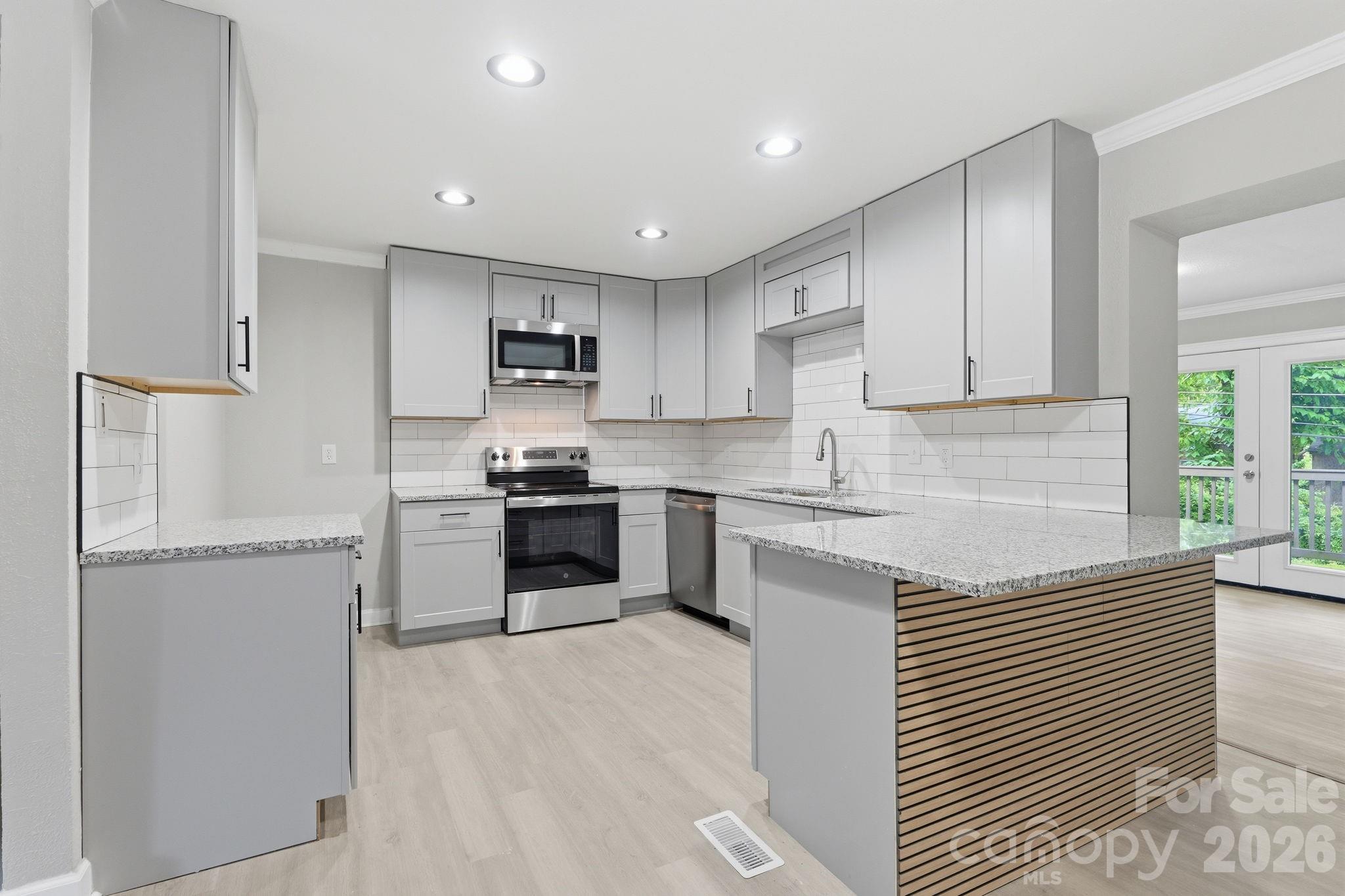 Photo 3 of 810 Echo Glen Road, Charlotte, NC