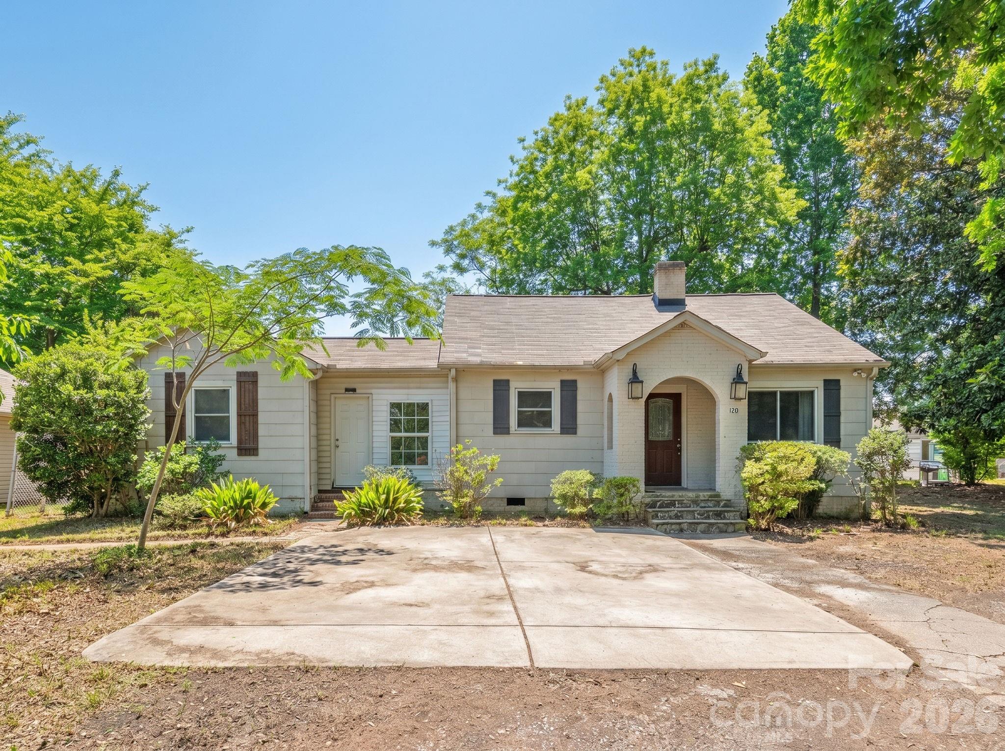 2120 Amesbury Avenue, Charlotte, NC - photo 1 of 37