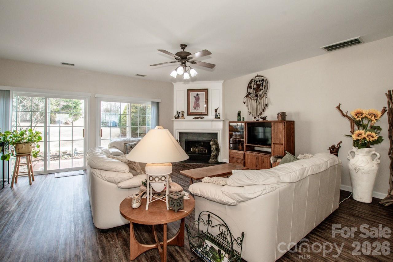 Photo 5 of 3233 Mannington Drive, Charlotte, NC