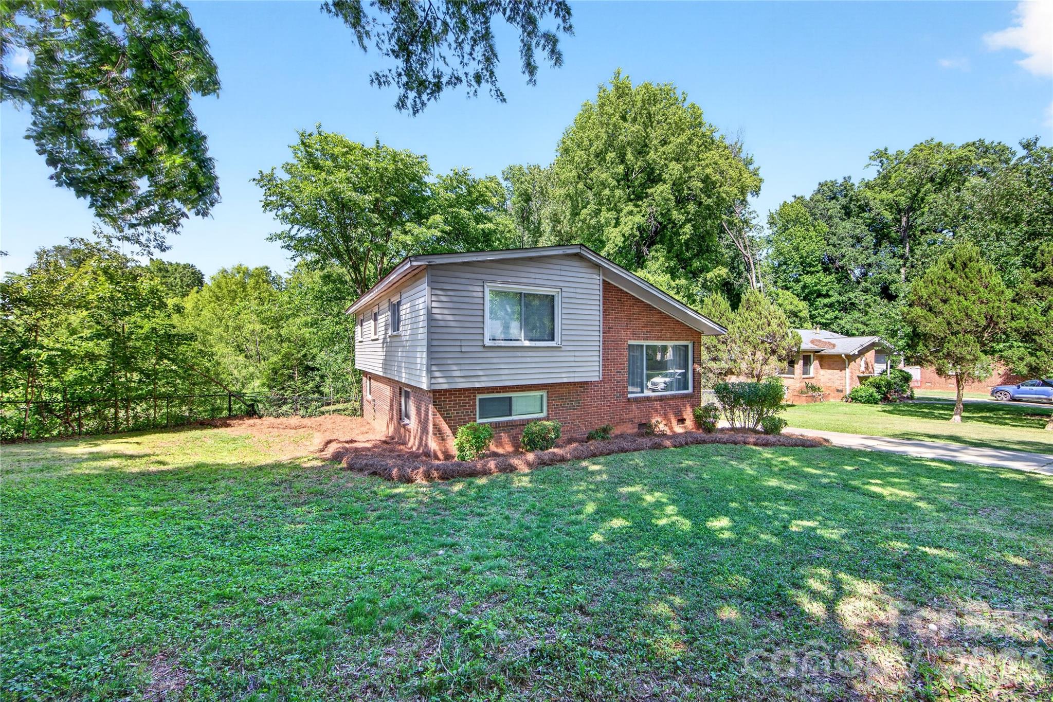 501 Kenlough Drive, Charlotte, NC - photo 4 of 47