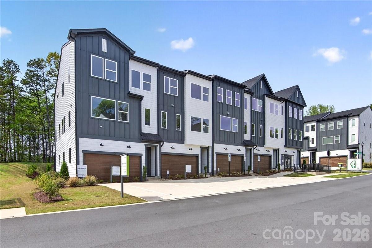 Photo 2 of 7921 Cedarsmith Court, Charlotte, NC