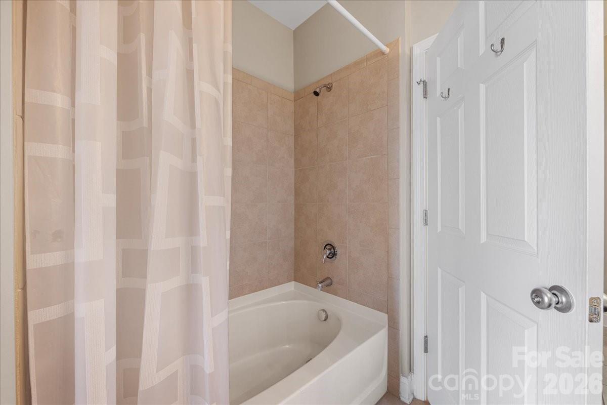 Photo 24 of 1000 E Woodlawn Road311, Charlotte, NC