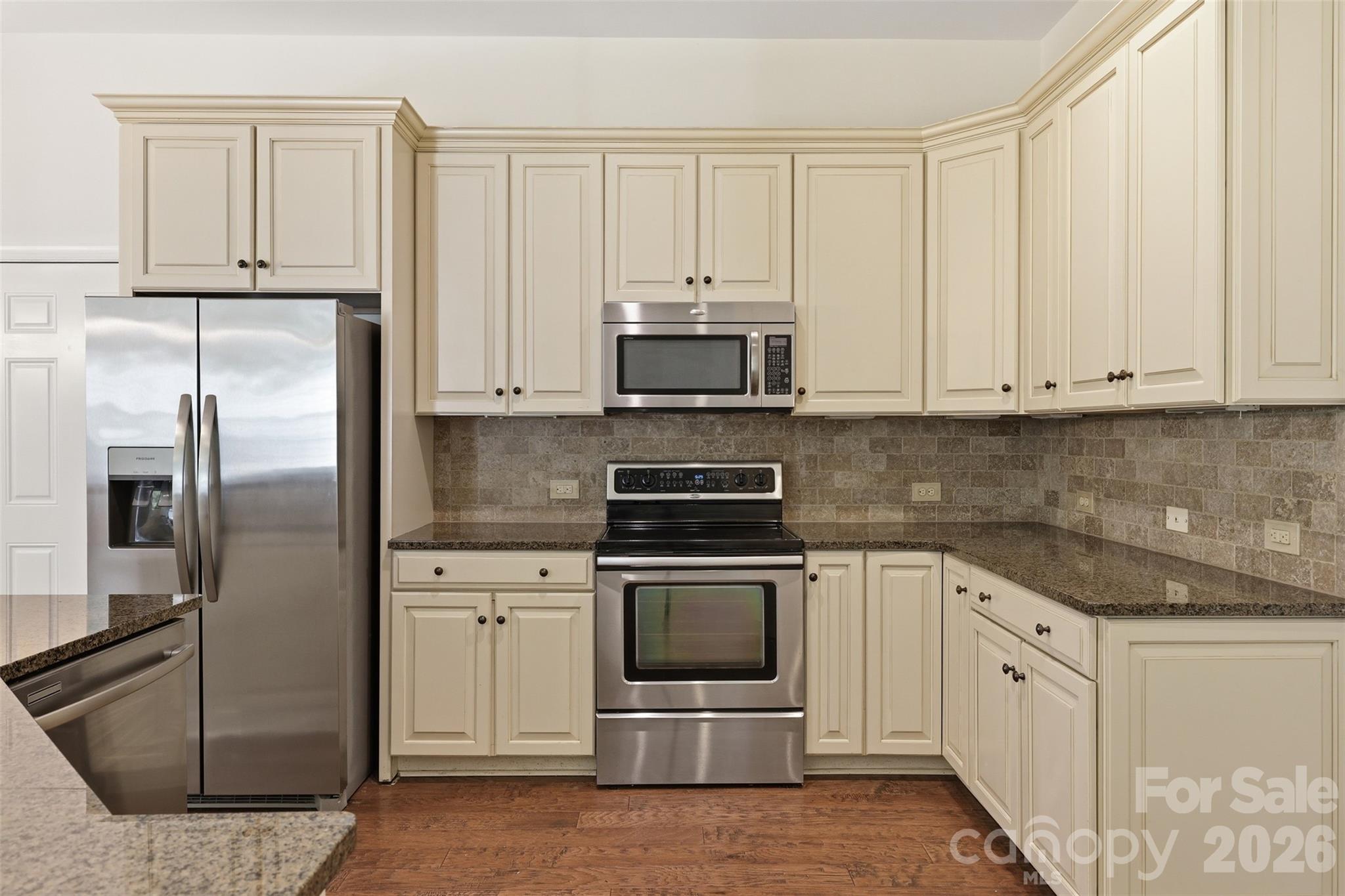 Home for sale at 6832 Charter Hills Road, Charlotte, NC — photo 9 of 28