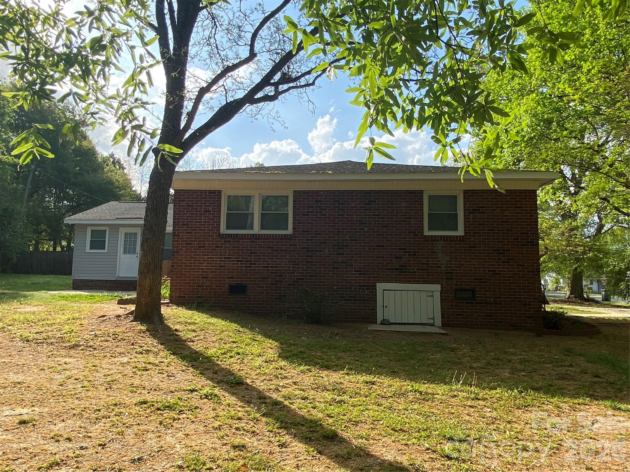 Photo 3 of 102 Mcdowell Street, Great Falls, SC