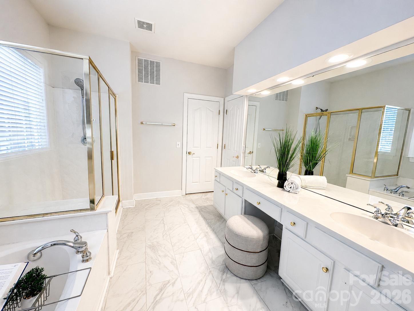 Photo 14 of 11106 Knight Castle Drive, Charlotte, NC